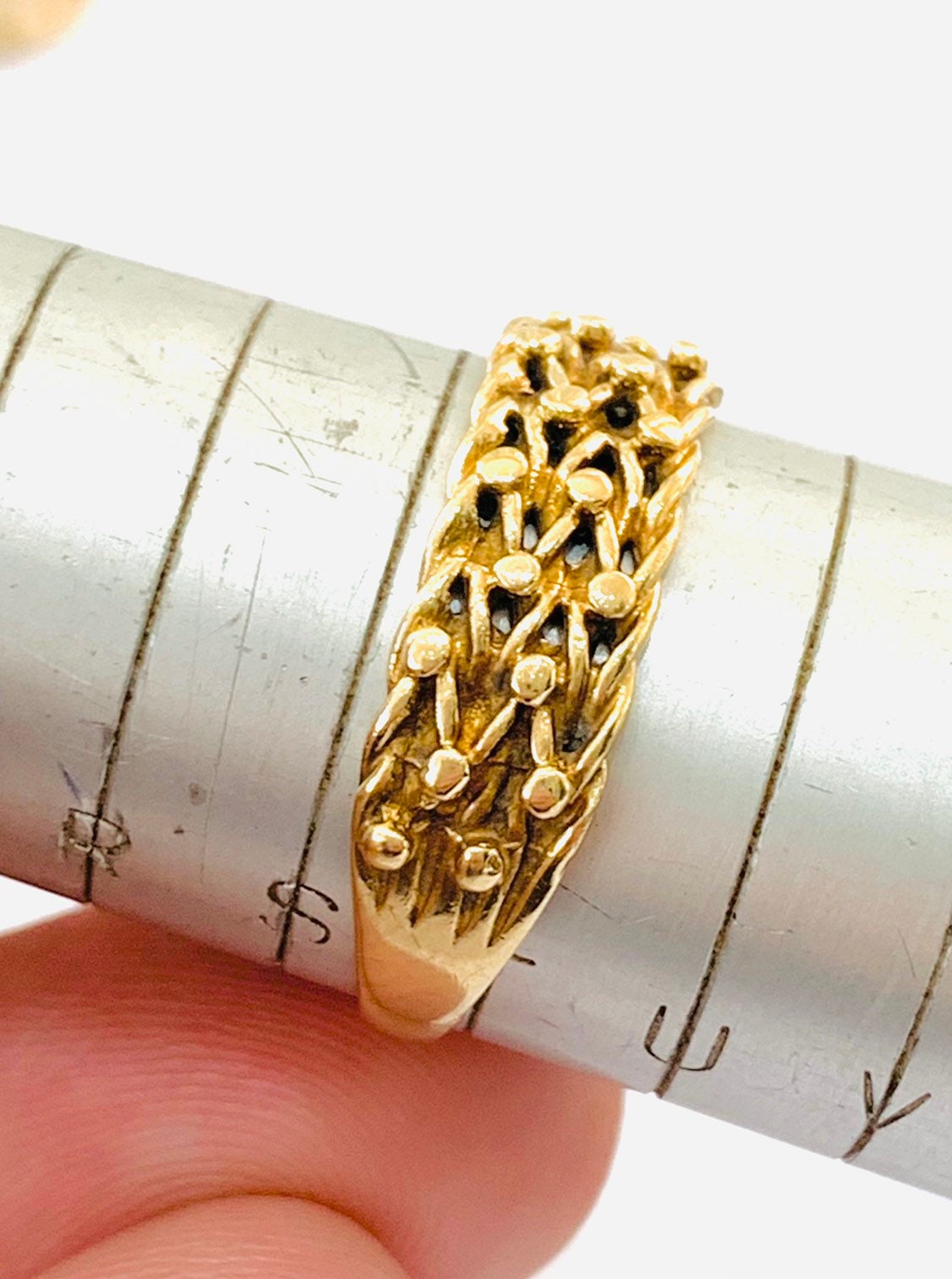 Vintage 9ct yellow gold Keeper ring - fully hallmarked - size T - 9 1/2