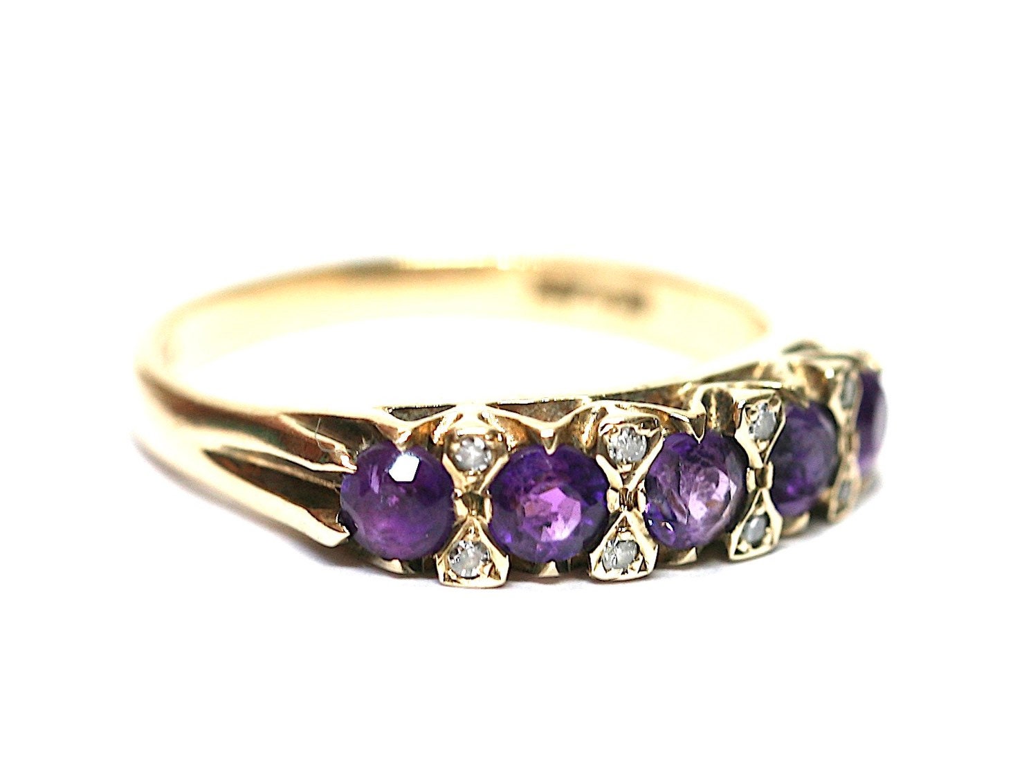 Superb vintage 9ct yellow gold Amethyst and Diamond ring - fully hallmarked - size O or US 7