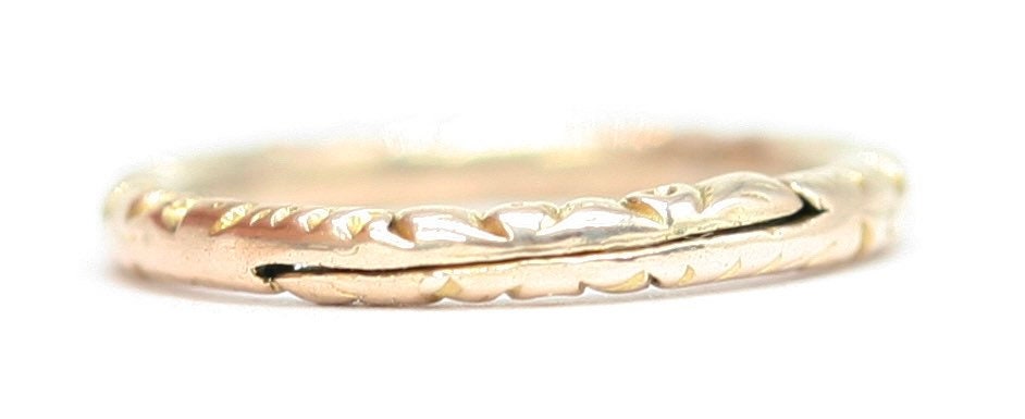 Superb antique Georgian 9ct gold split ring