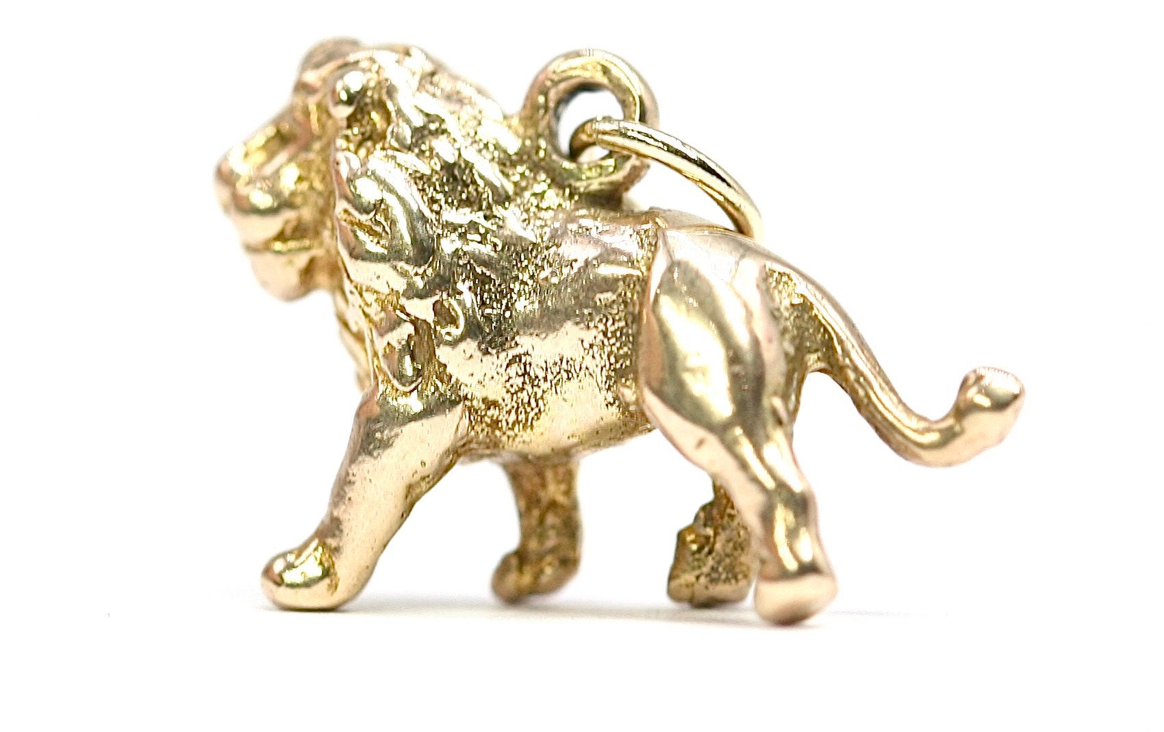 Superb vintage 9ct yellow gold Lion charm - hallmarked Birmingham 1964