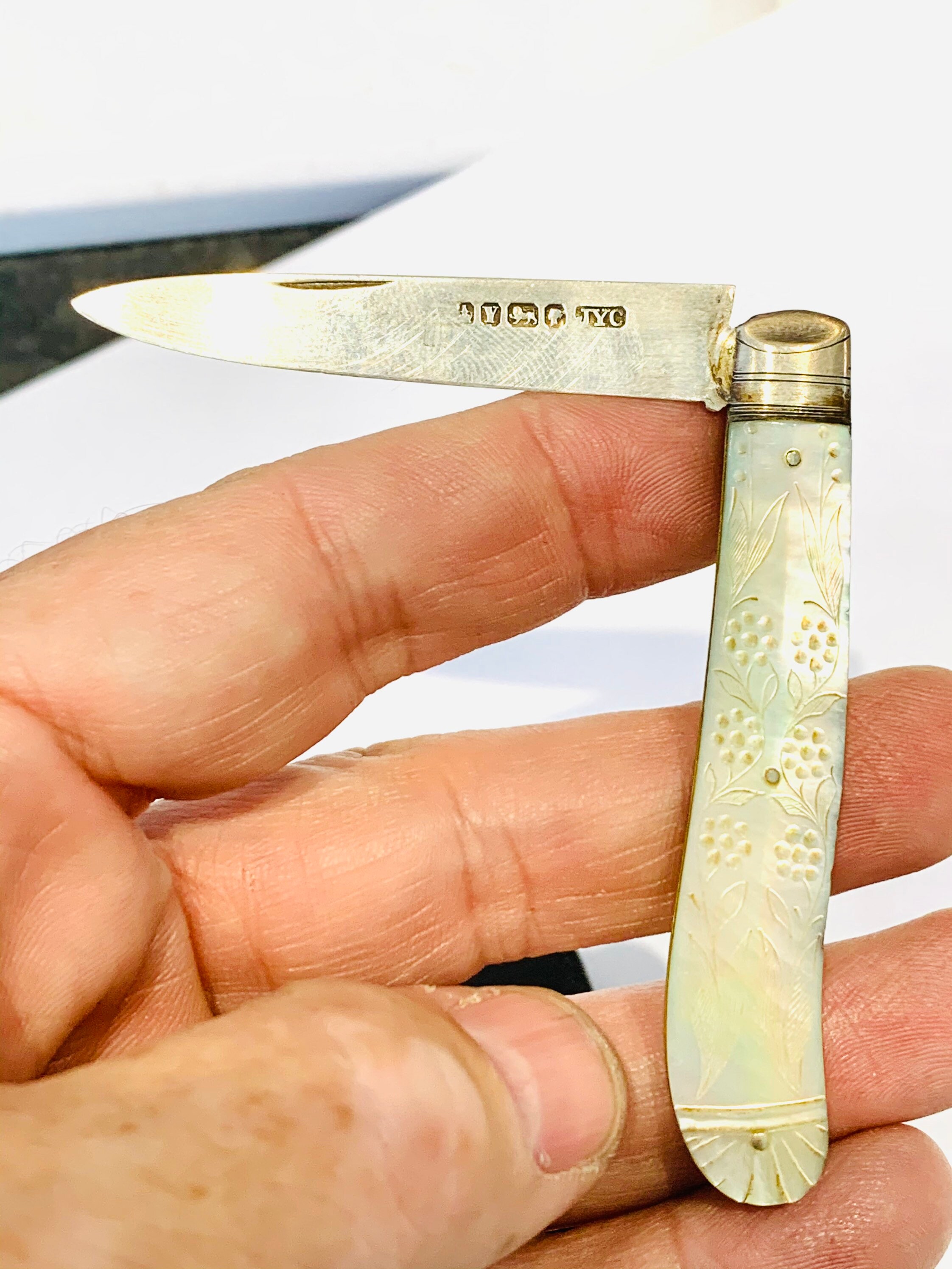 Stunning Victorian silver & MOP fruit knife in the original case ...