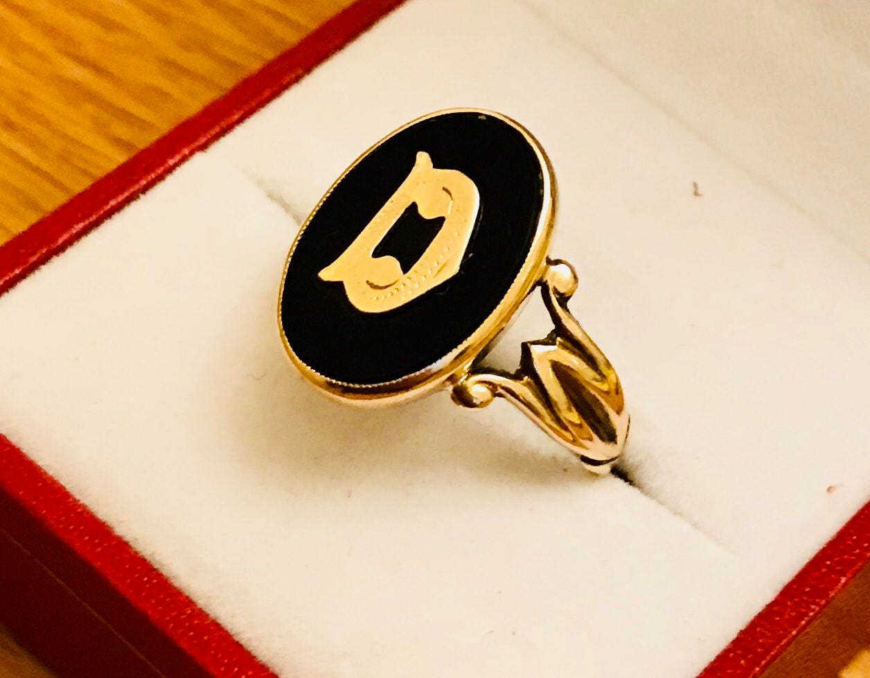 Superb vintage 9ct yellow gold D initial signet ring - London 1955