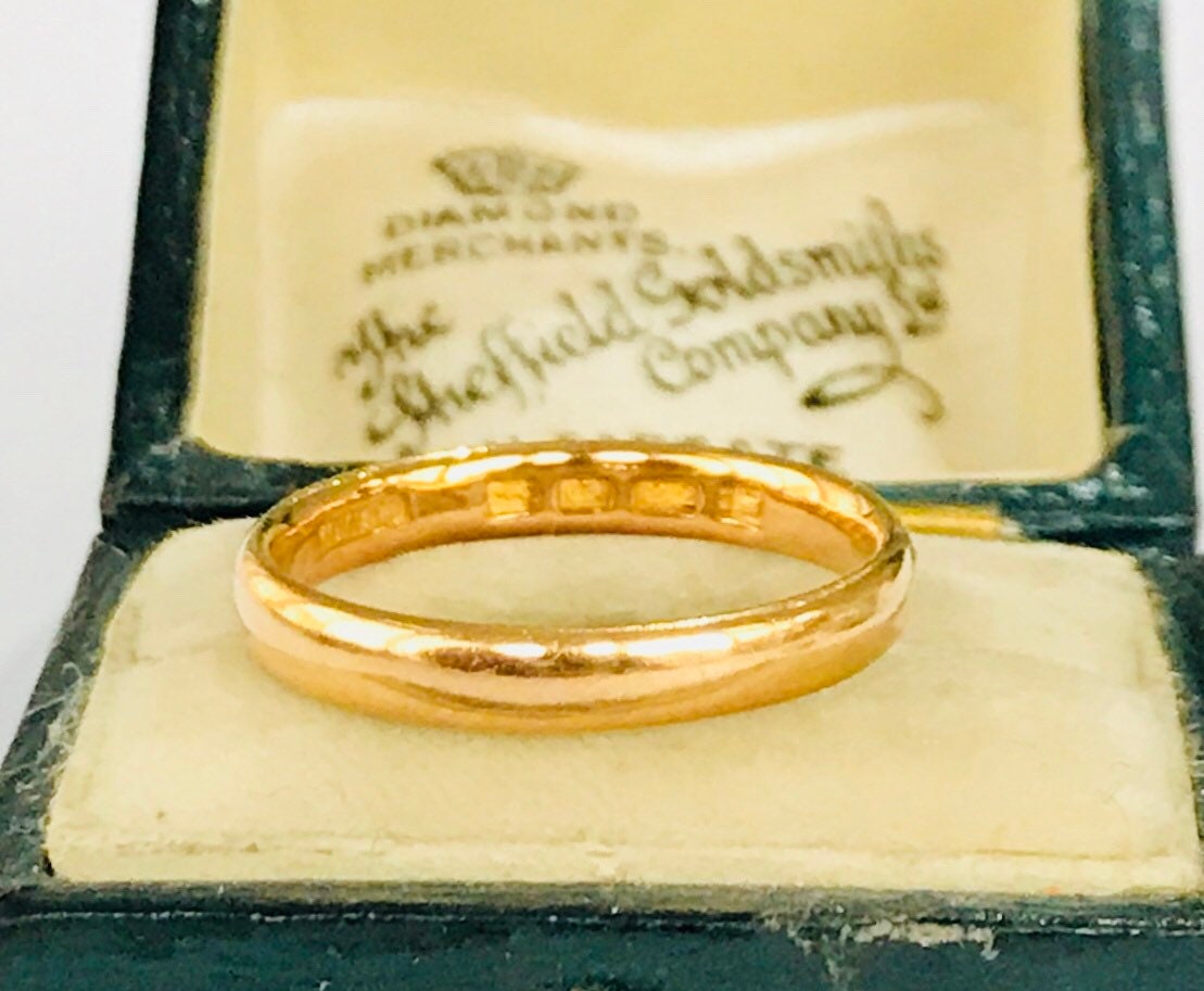 Superb antique 22ct gold wedding ring - hallmarked London 1922