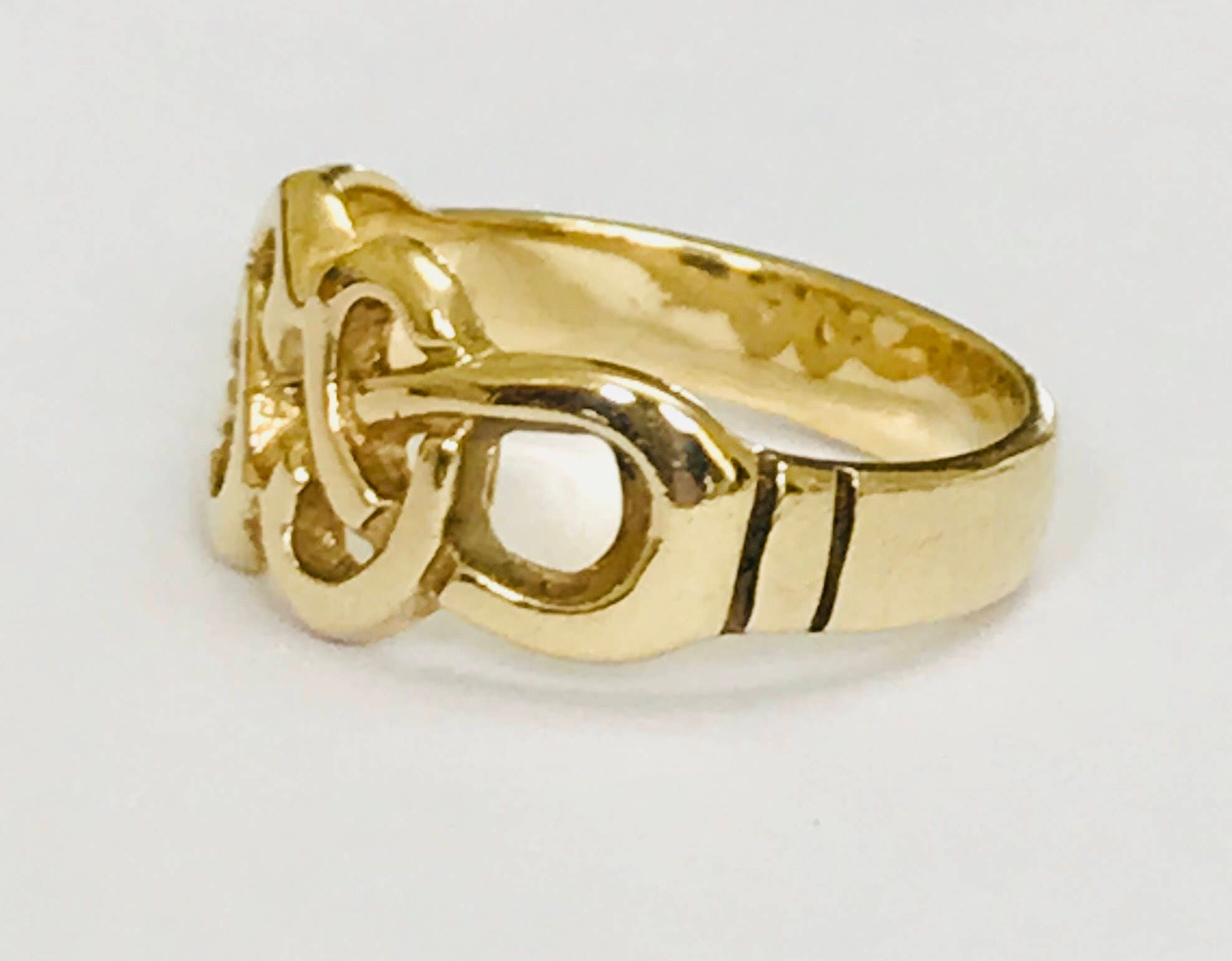 Superb vintage 9ct gold Celtic pattern ring - fully hallmarked