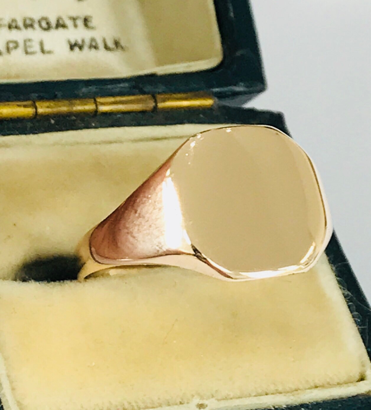 Stunning antique 9ct gold signet / pinky ring - hallmarked Birmingham 1940