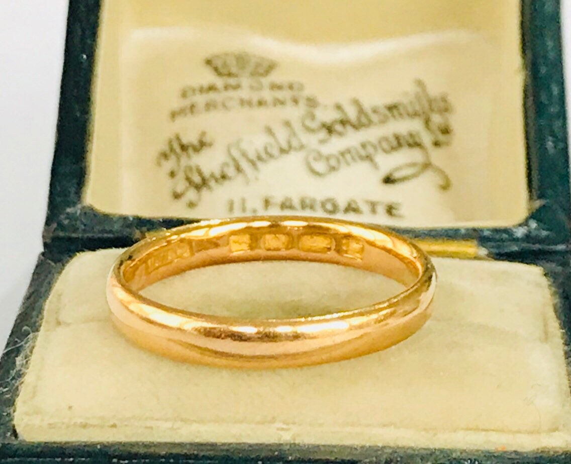 Superb antique 22ct gold wedding ring - hallmarked London 1922