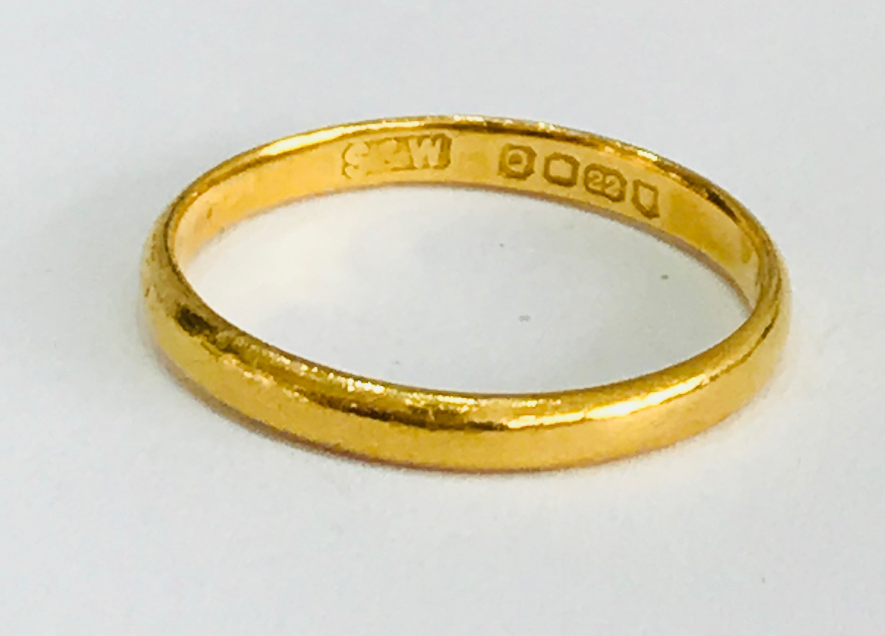 Superb vintage 22ct gold wedding ring - hallmarked London 1951