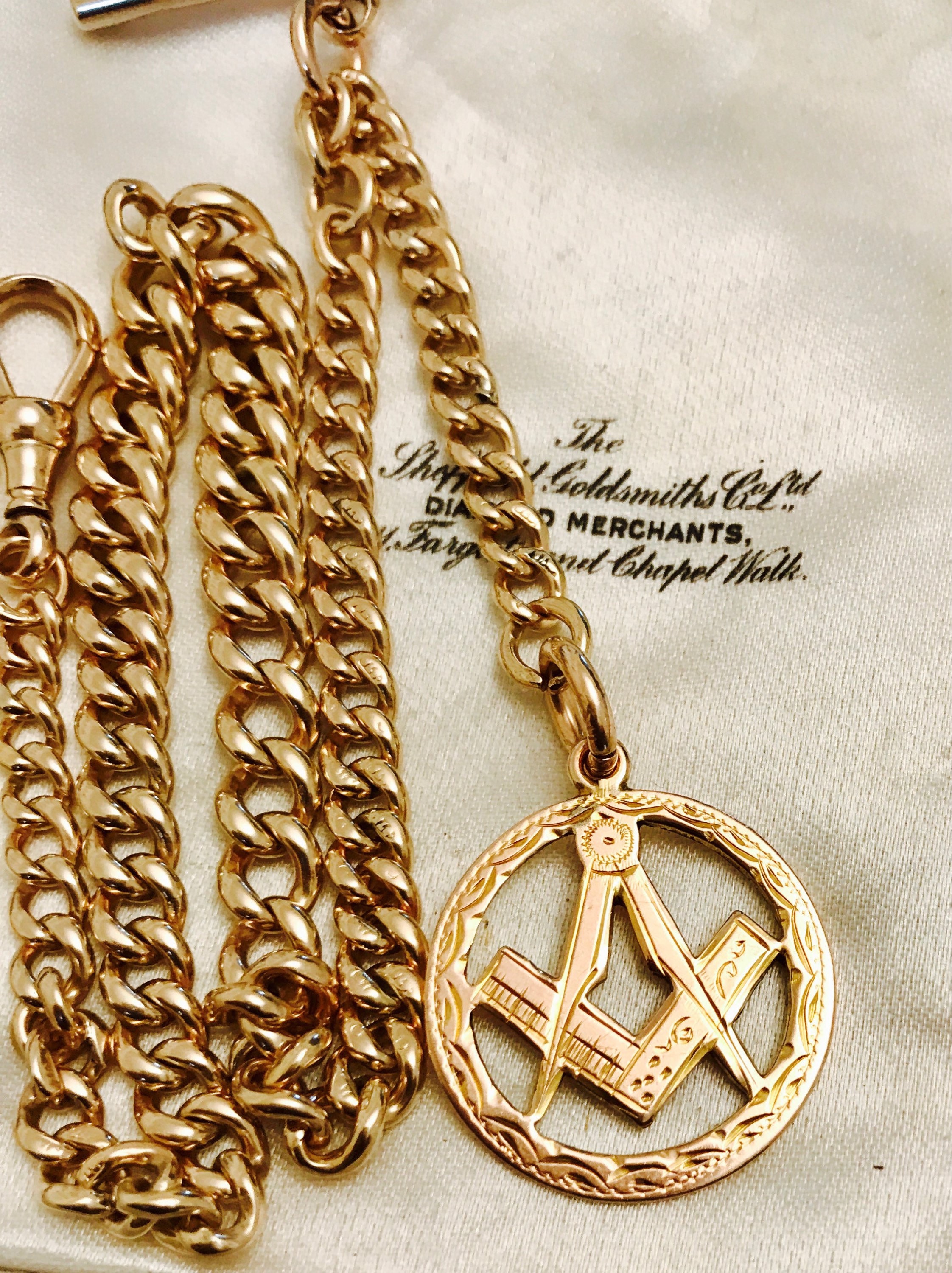 Absolutely stunning antique 9ct yellow gold Albert chain and Masonic ...