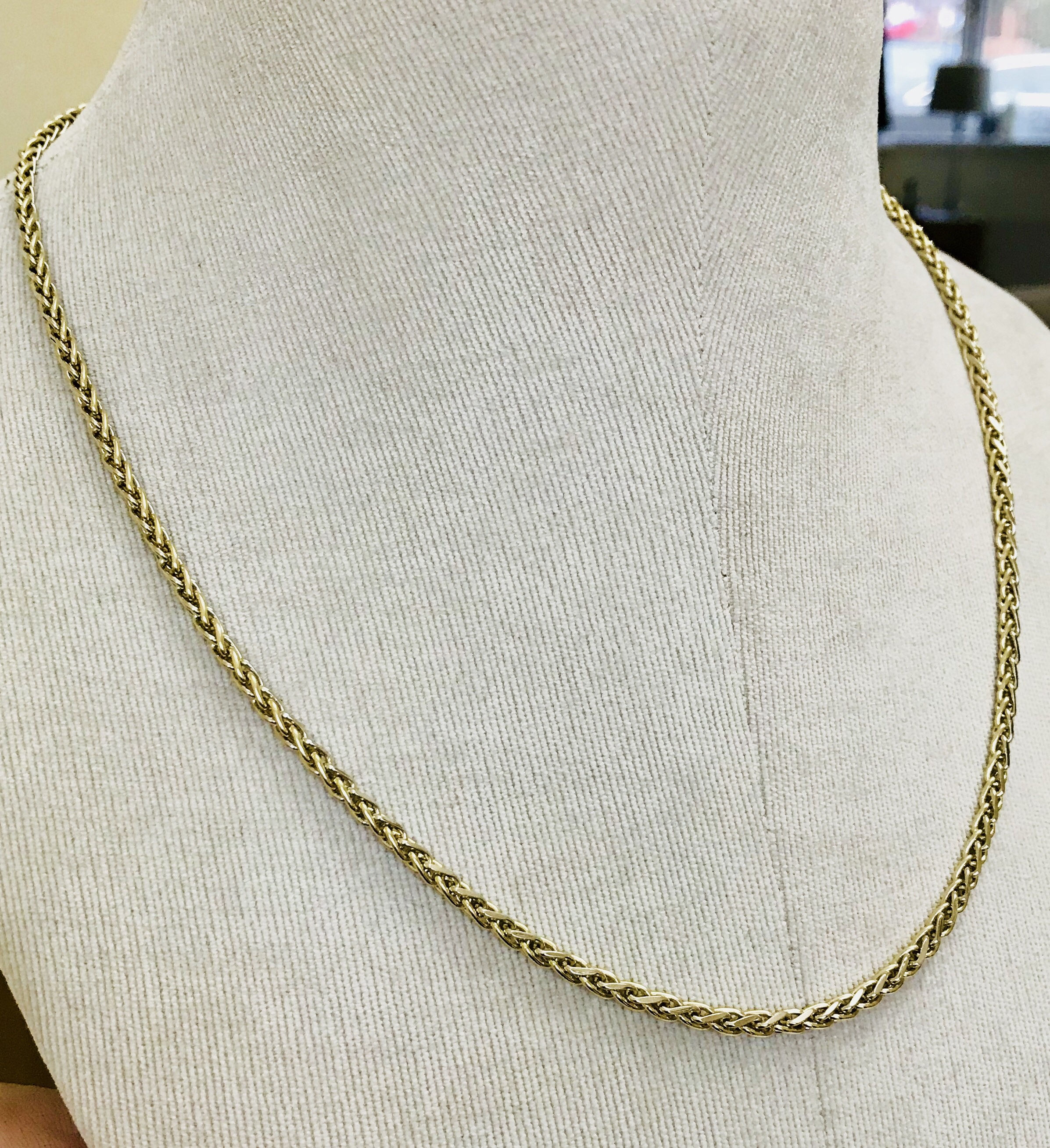 Superb heavy vintage 9ct yellow gold 22 inch chain - 23.3gms