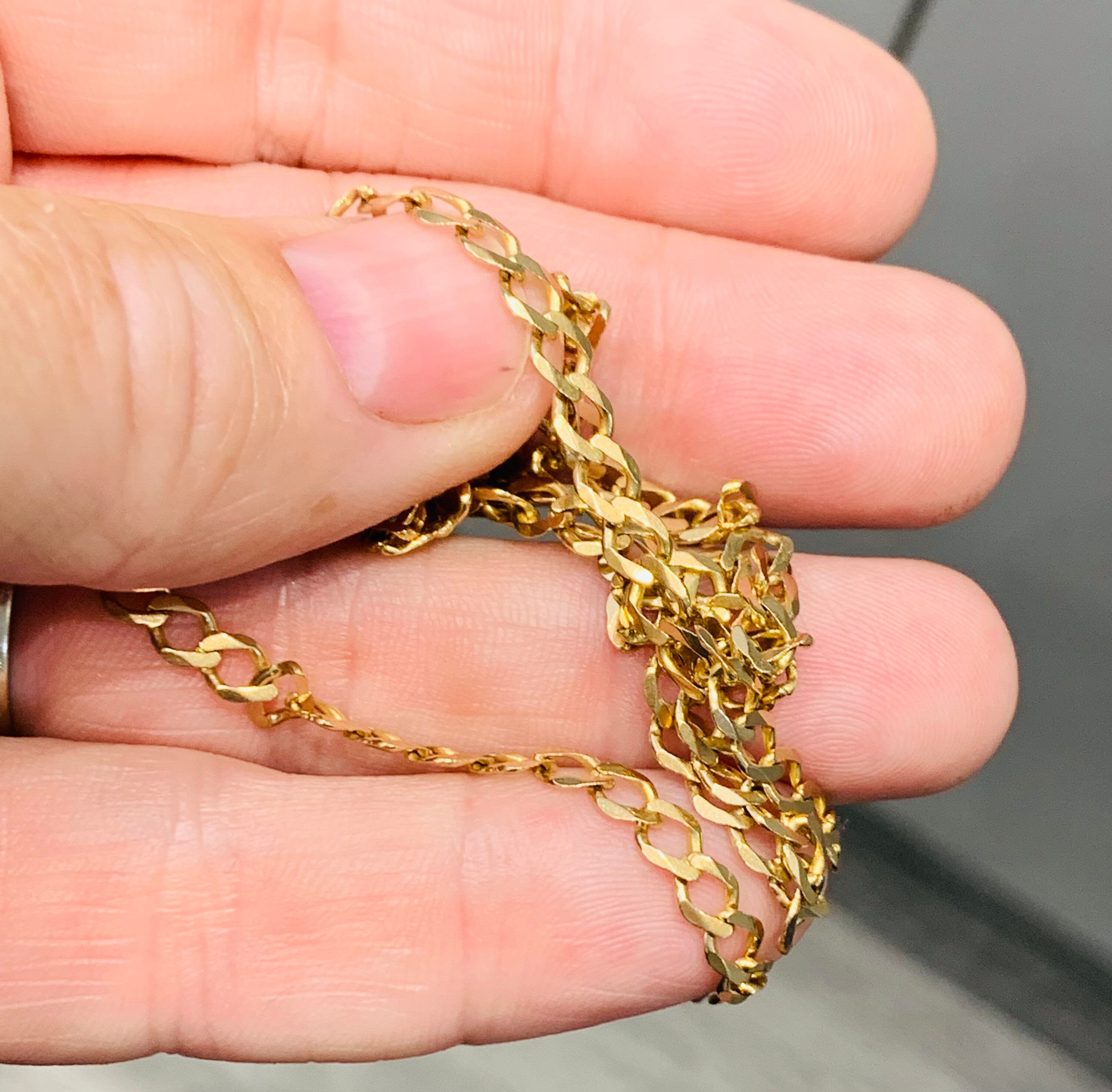 Reserved for Melanie- awaiting deposit ****Superb vintage 9ct yellow ...