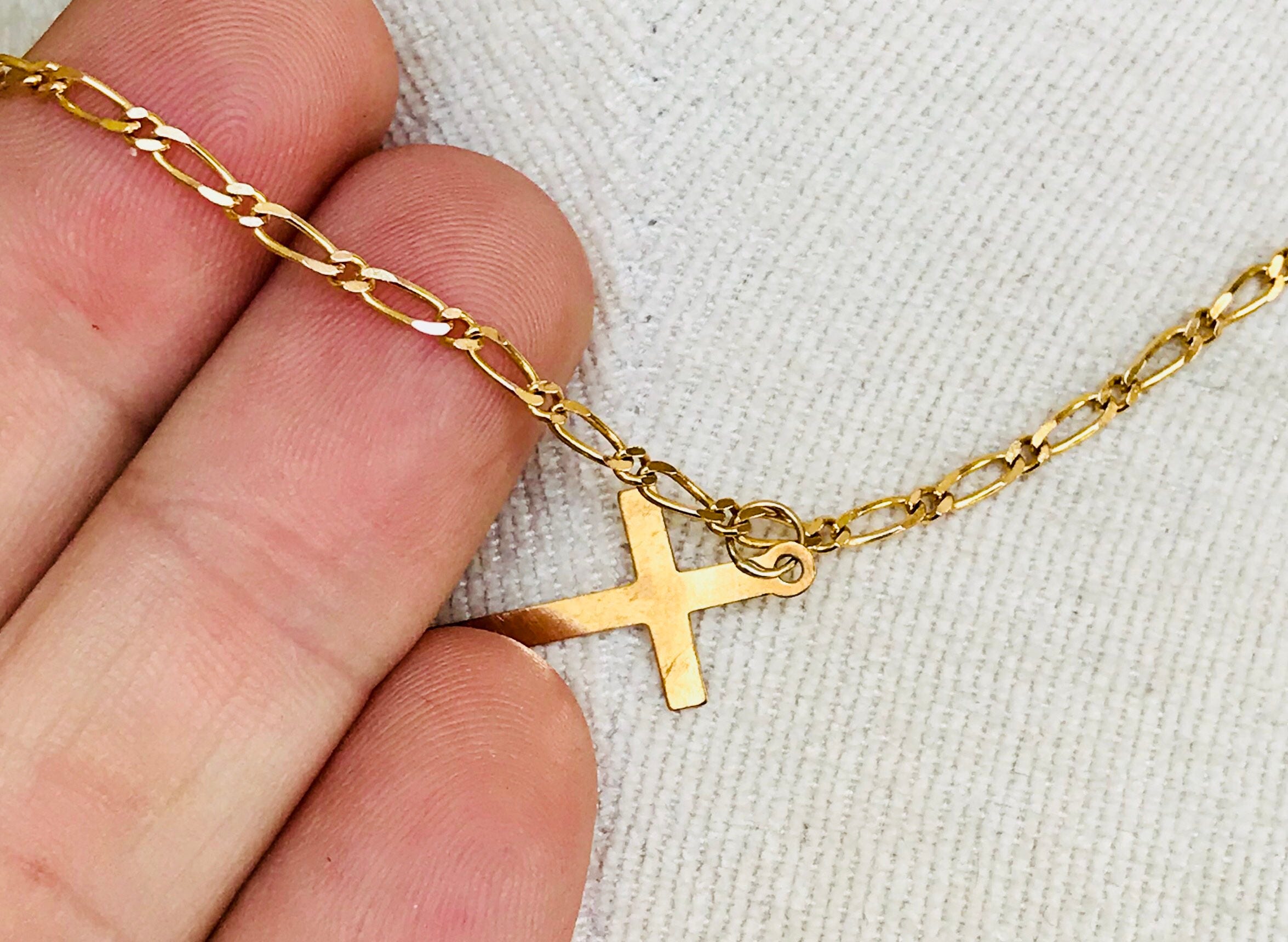 Stunning vintage 9ct yellow gold cross and chain - fully hallmarked