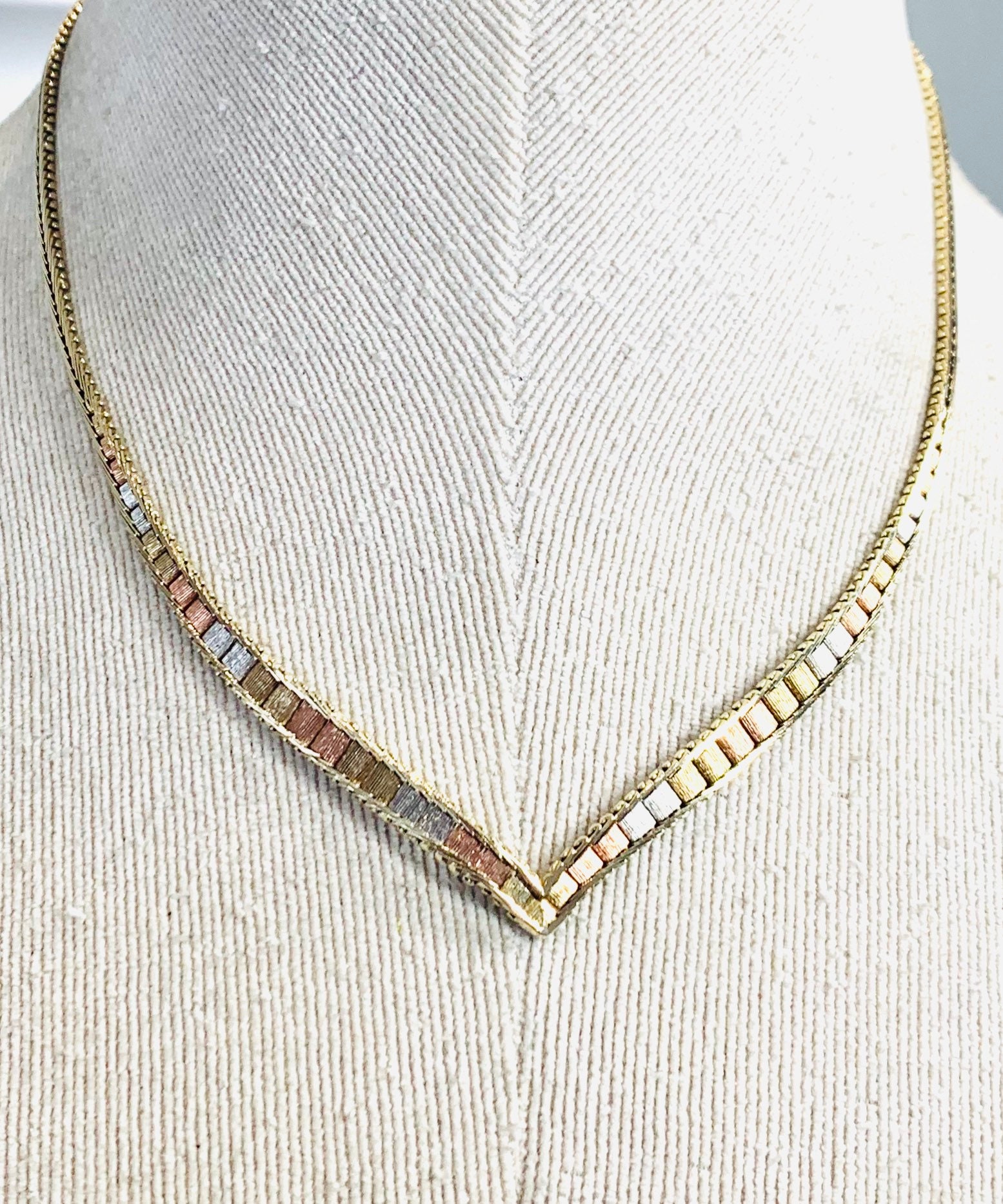 Stunning vintage 9ct three colour gold 16 inch necklace- hallmarked ... Stunning vintage 9ct three colour gold 16 inch necklace- hallmarked ...