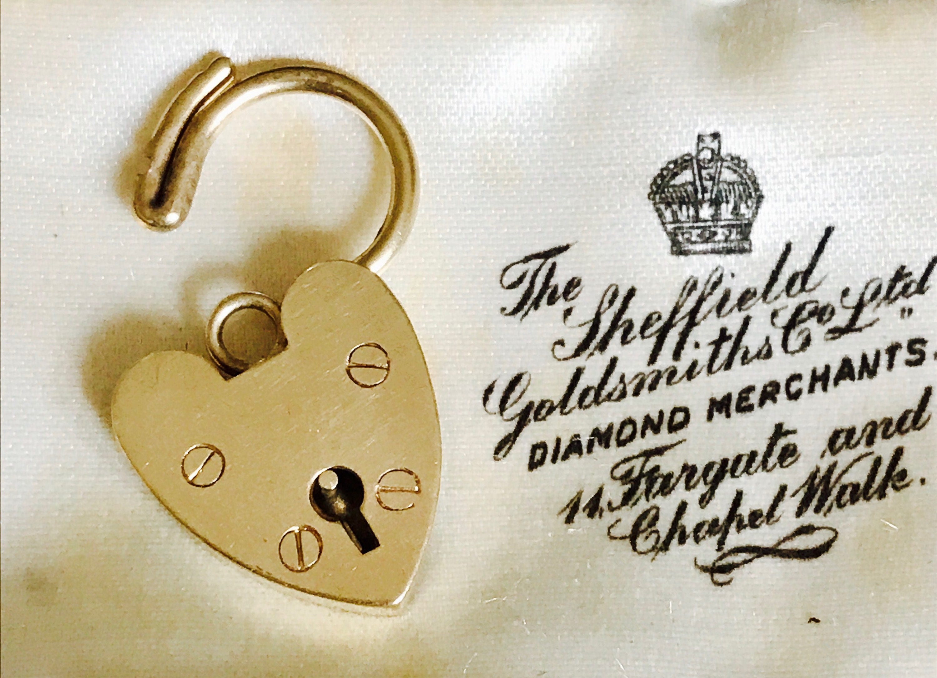 Lovely heavy vintage solid 9ct yellow gold padlock for charm bracelet ...