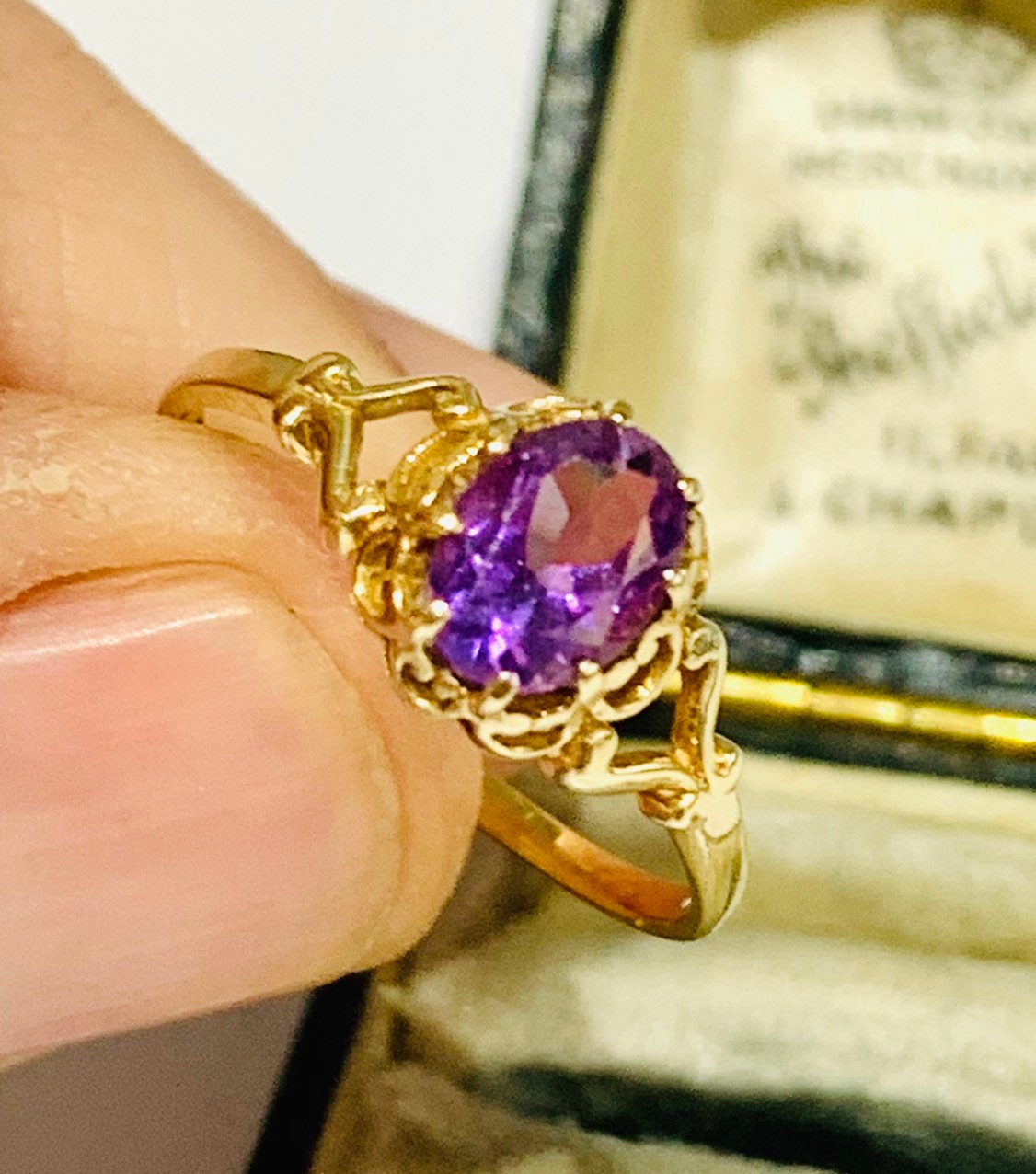 Stunning vintage 9ct yellow gold Amethyst solitaire ring - hallmarked London 1993 - size N 1/2 ...