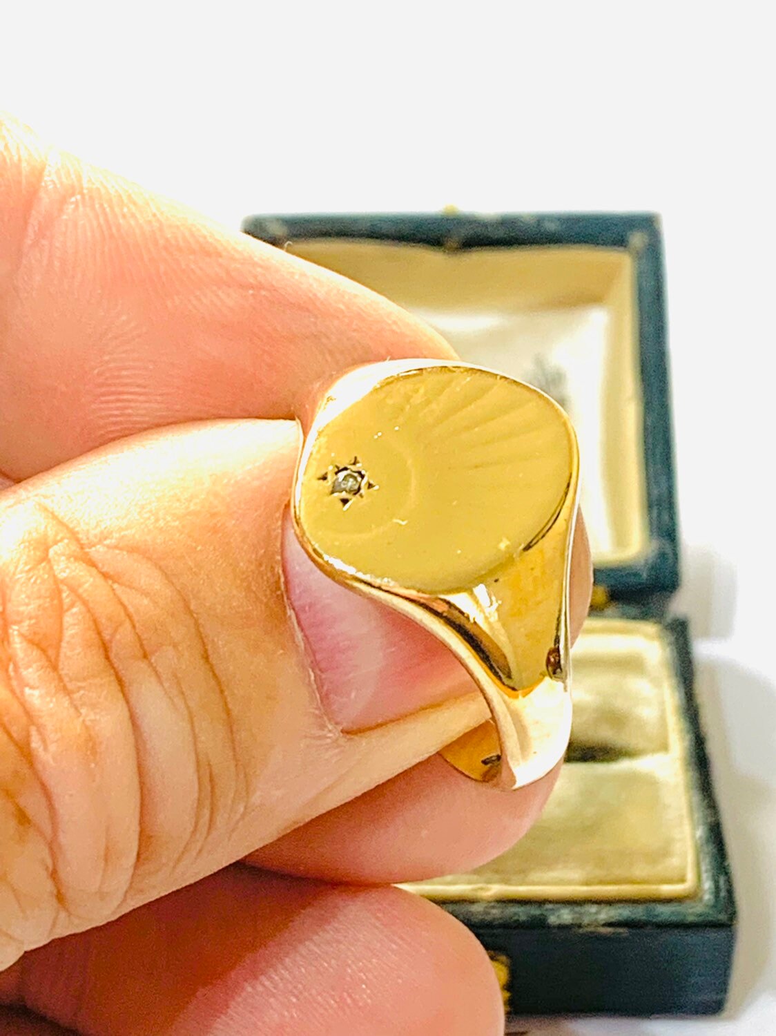 Superb vintage 9ct gold Diamond signet ring - Sheffield 1976 - size X ...