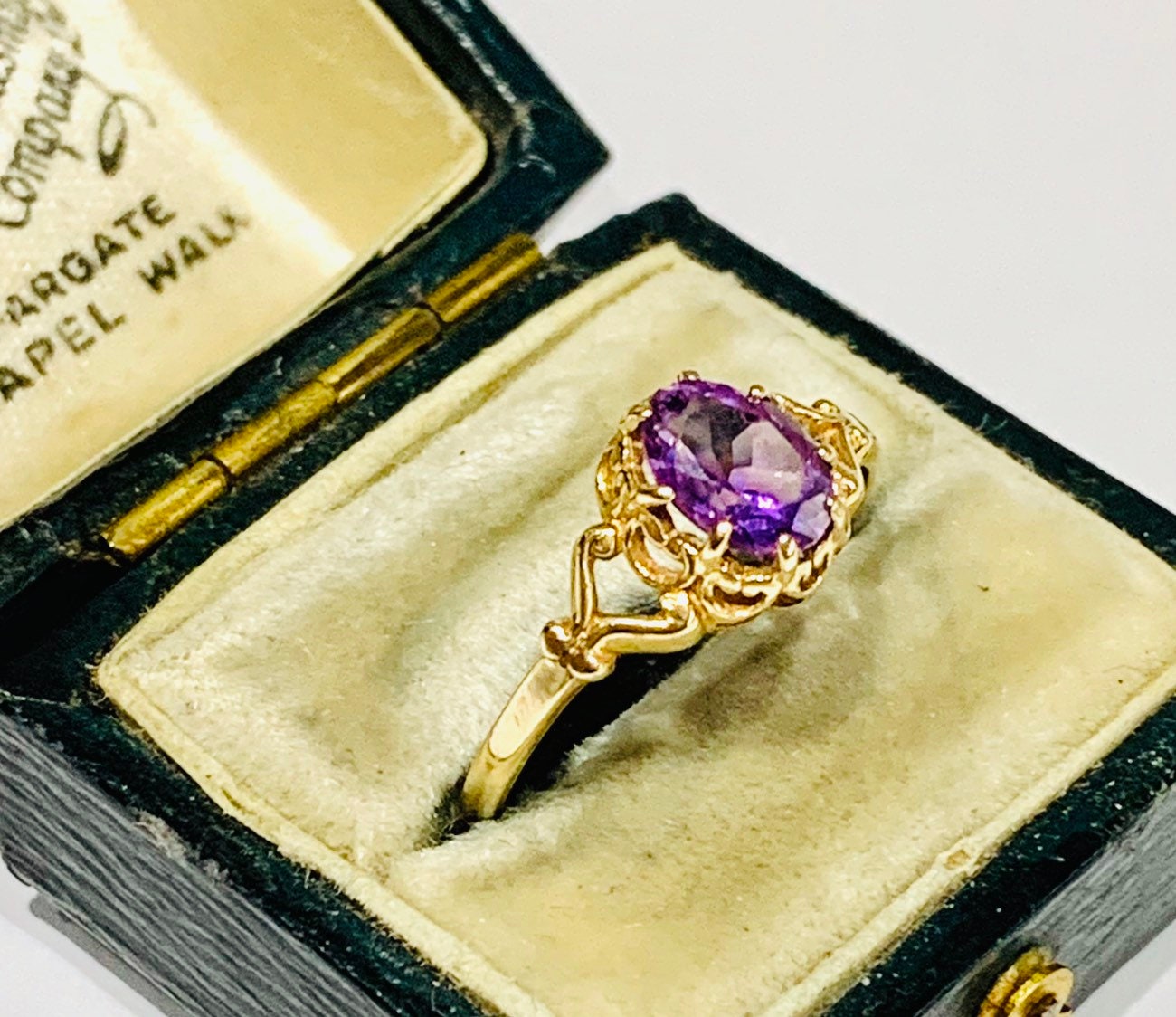 Stunning vintage 9ct yellow gold Amethyst solitaire ring - hallmarked London 1993 - size N 1/2 ...