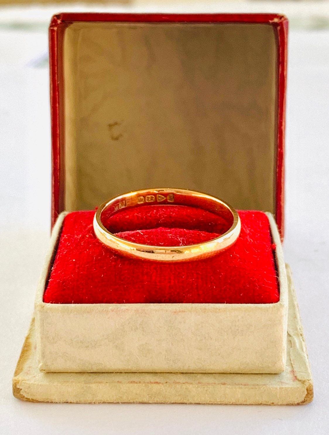 Superb antique 22ct gold wedding ring with the original box ...