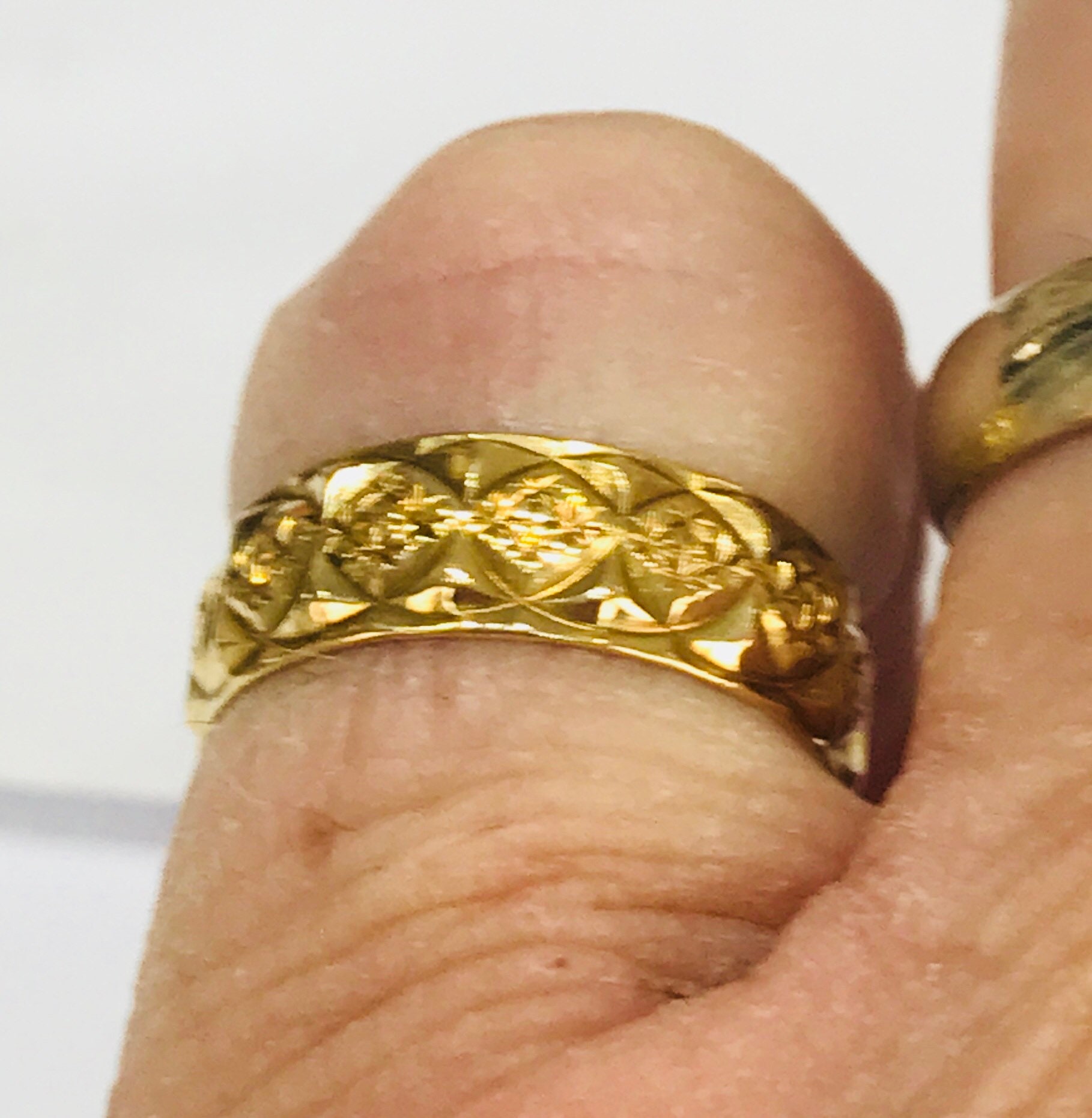 Stunning patterned vintage 18ct yellow gold wedding ring - hallmarked ...