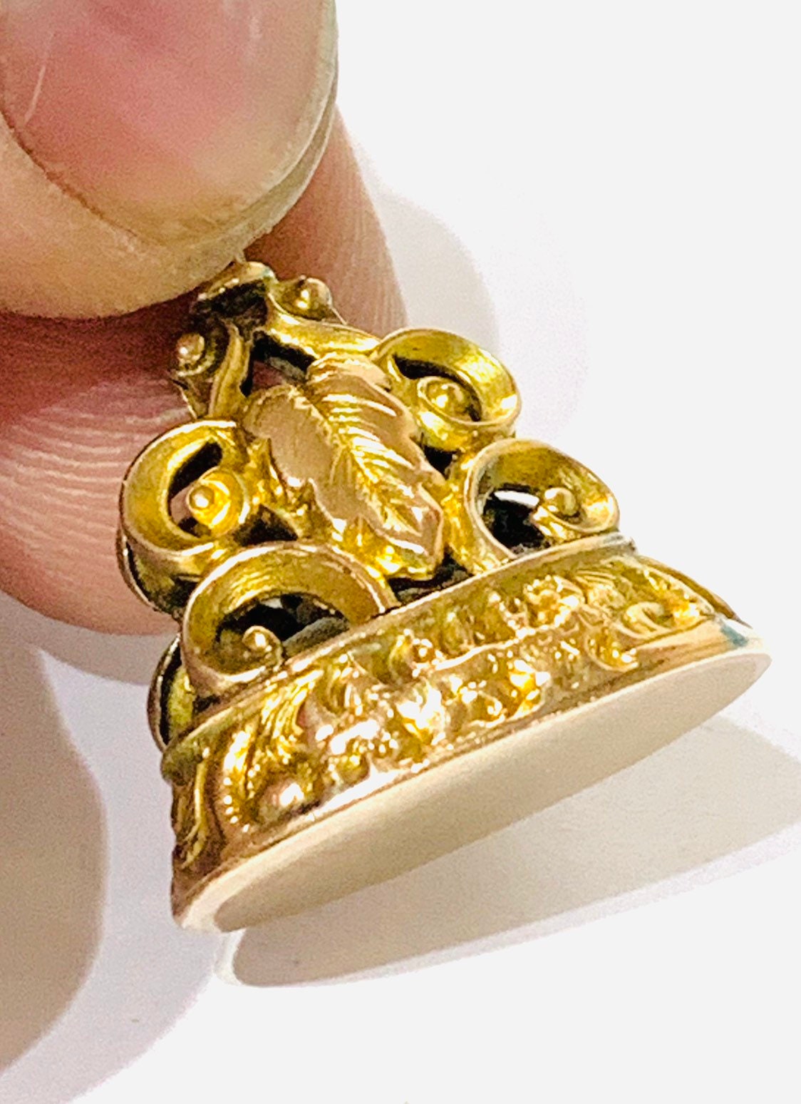 Stunning ornate vintage 9ct yellow gold fob pendant - London 1963