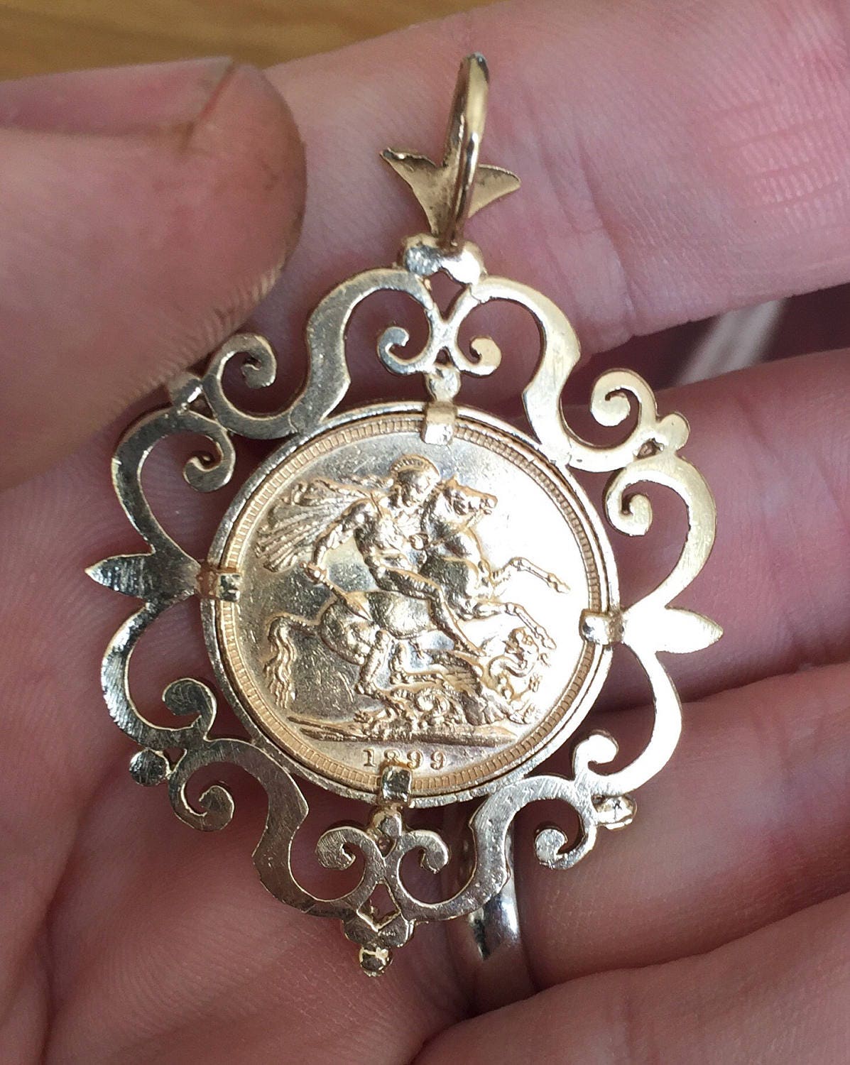 Superb large vintage 9ct gold Sovereign mount - Birmingham 1976
