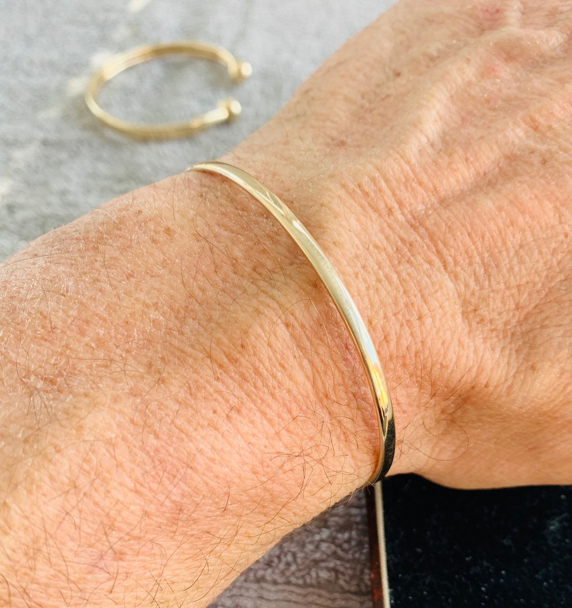 Vintage 9ct yellow gold 7 1/2 inch Torque bangle - fully hallmarked