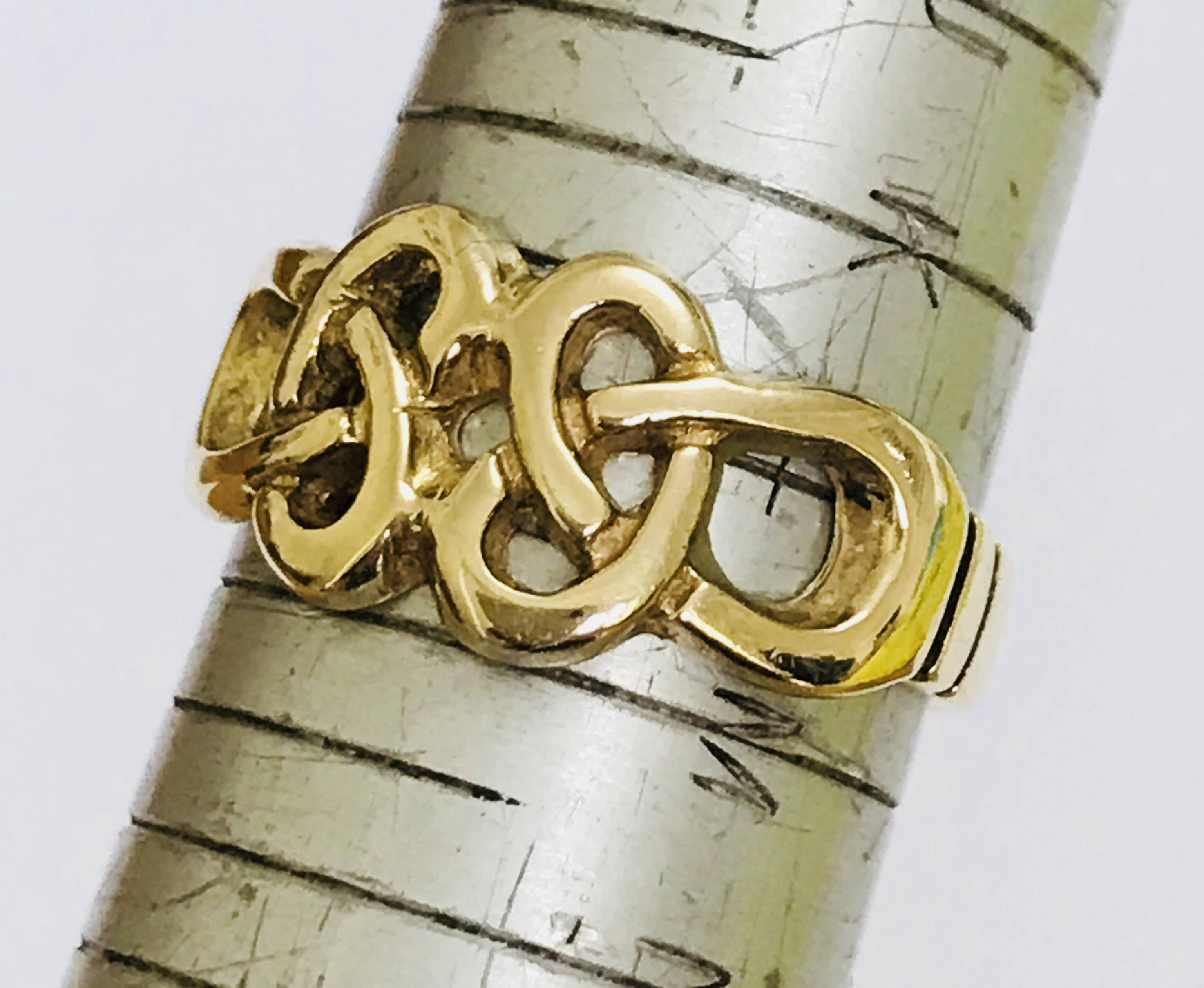 Superb vintage 9ct gold Celtic pattern ring - fully hallmarked