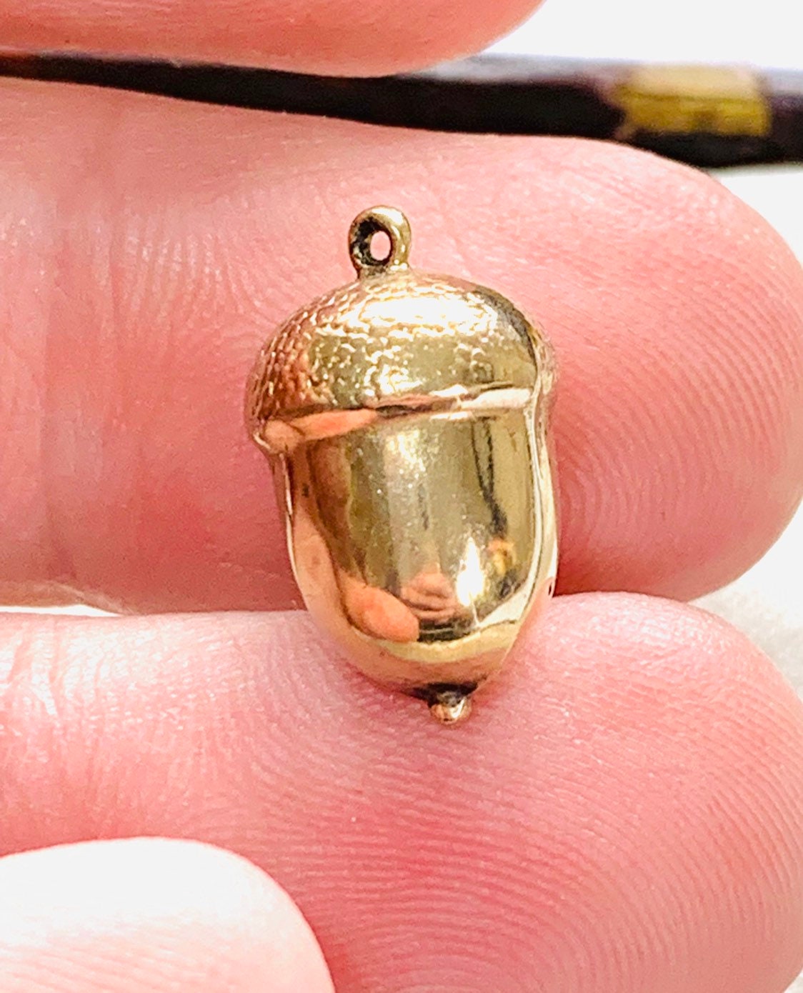 Vintage 9ct gold Acorn charm - hallmarked Birmingham 1969