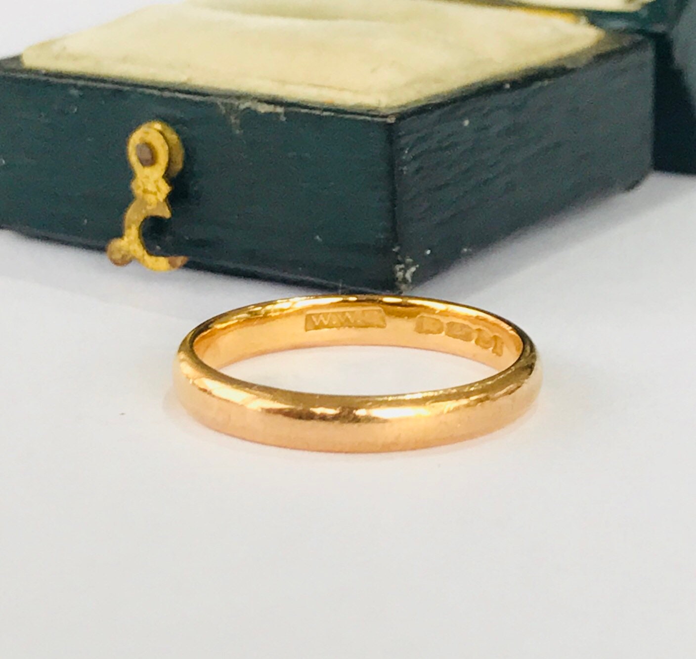 Stunning vintage 22ct gold wedding ring - hallmarked London 1963
