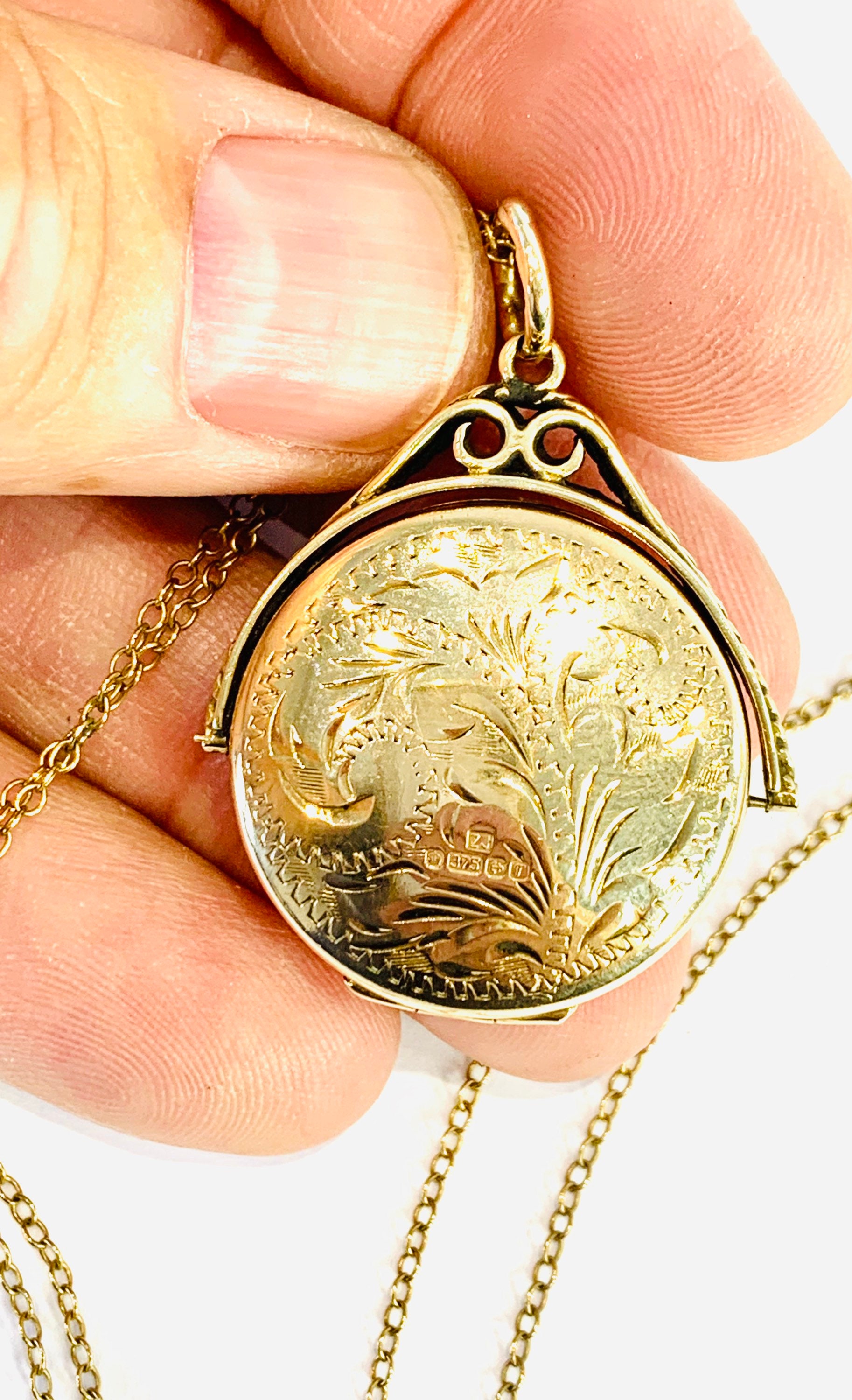 Superb large vintage 9ct yellow gold double picture spinning locket ...