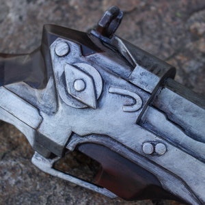 Dishonored 2 Corvo Attano Weapons Props, Pistol and Dagger, Dishonoured ...