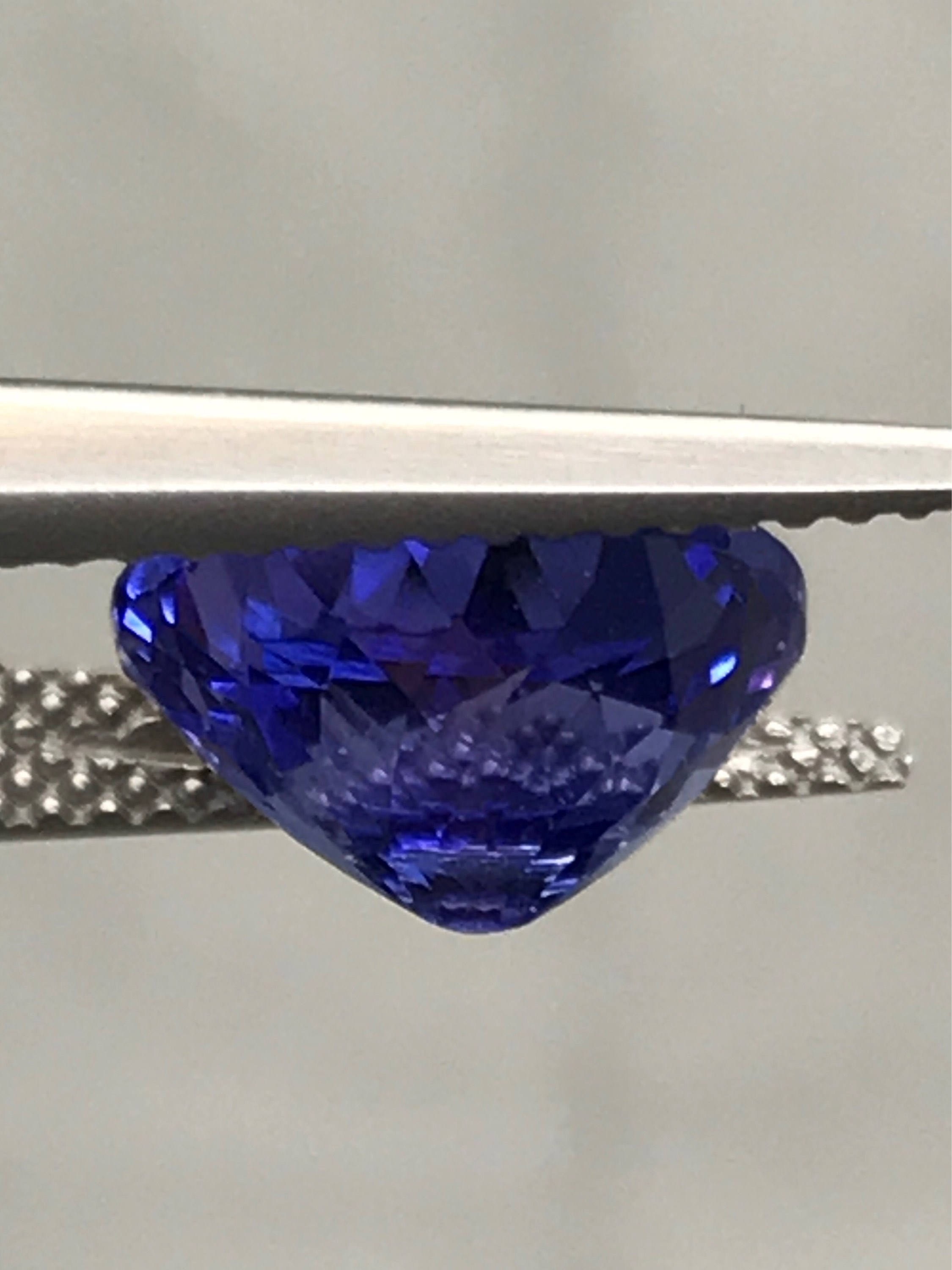 Natural Tanzanite. 3.215ct Oval.
