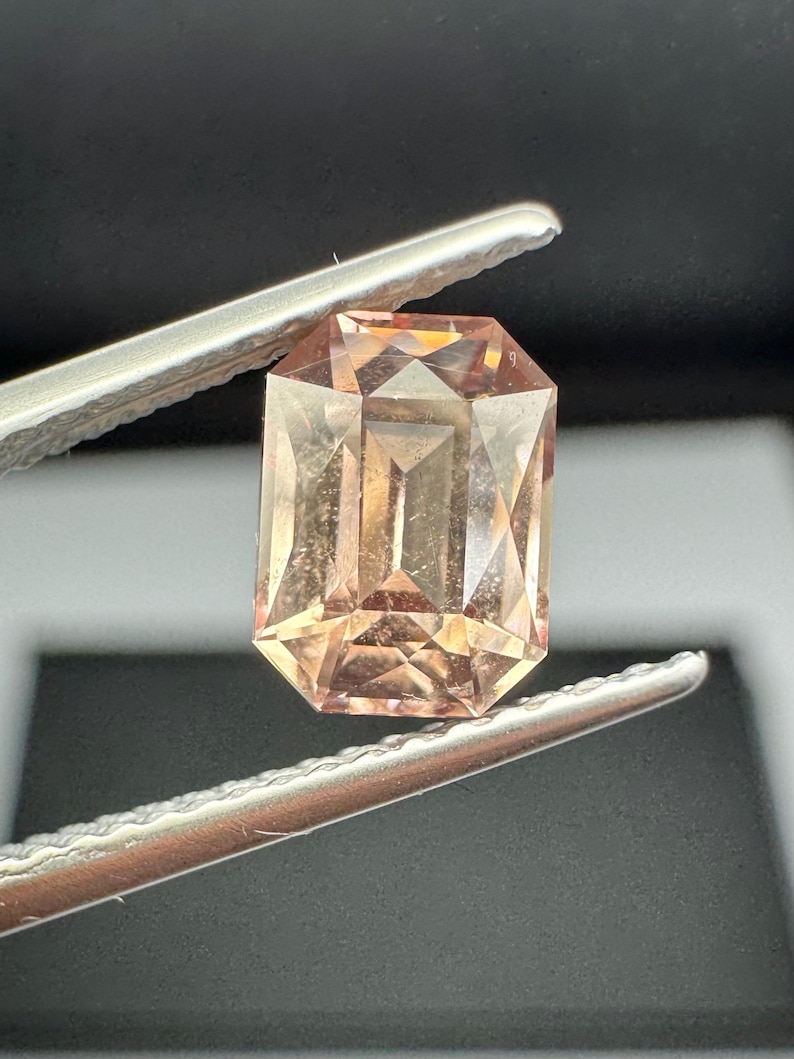 Dragon Garnet. 1.55ct Color Change Gem. - Etsy