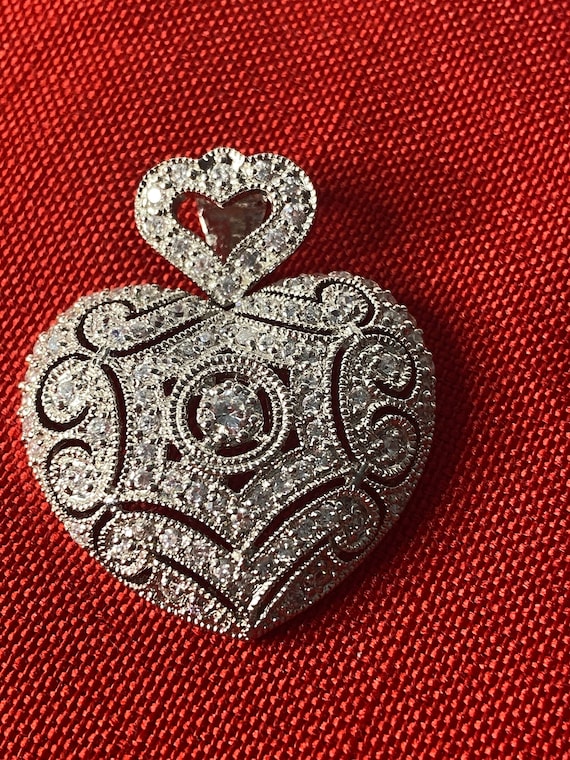 Vintage filigree heart pendant - Gem