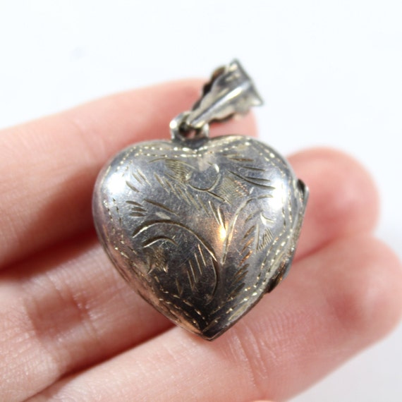 Antique Sterling Silver 825 Stamped Pattern Heart Loc… - Gem