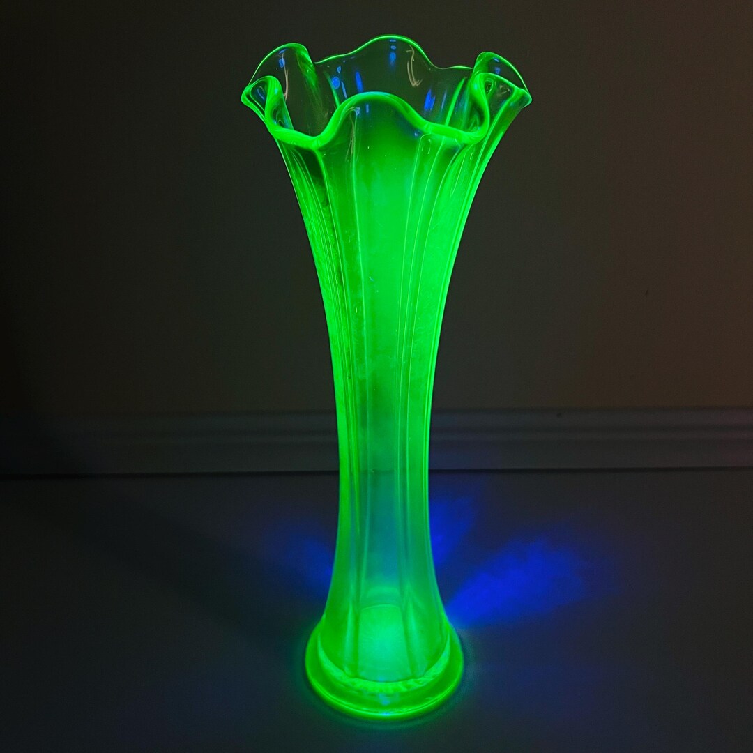 Vintage Green Uranium Glass Stretch Vase 10.5" Flared Ruffled Edge ...