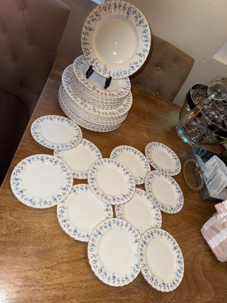 Royal Albert "memory Lane" Vintage 31 Pcs Dinner, Salad, Desert ...