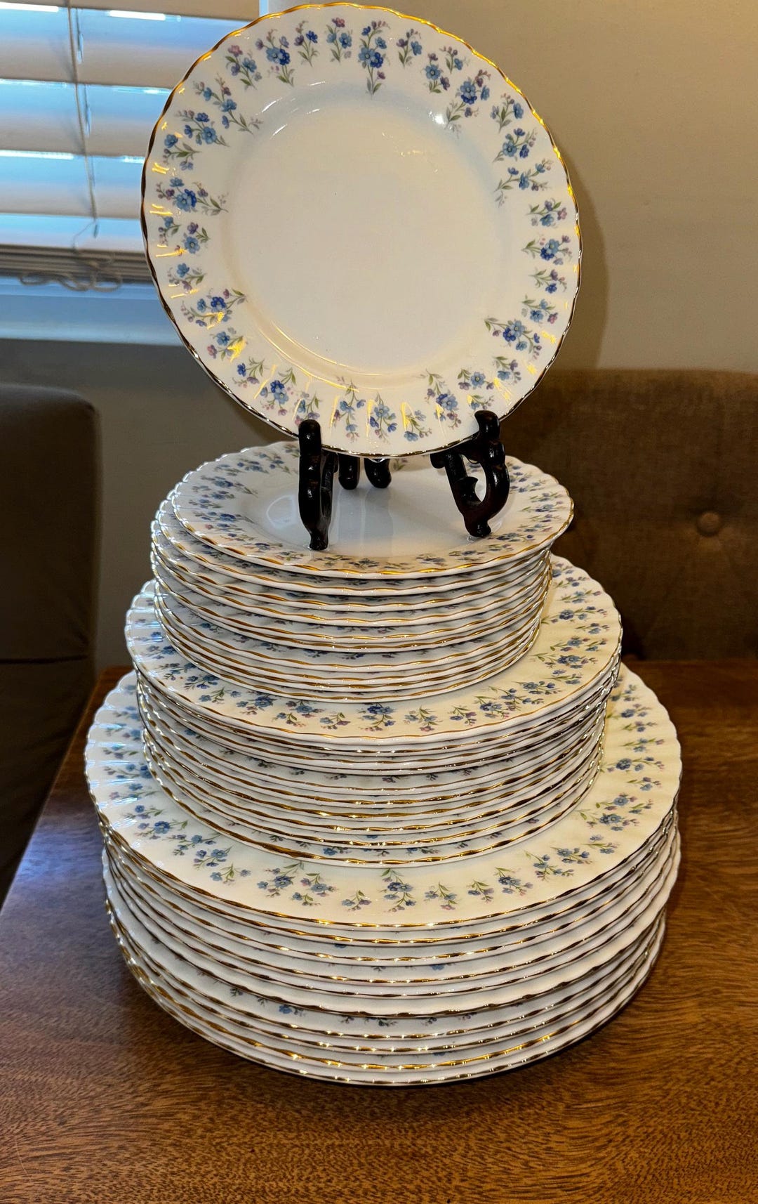 Royal Albert "memory Lane" Vintage 31 Pcs Dinner, Salad, Desert ...