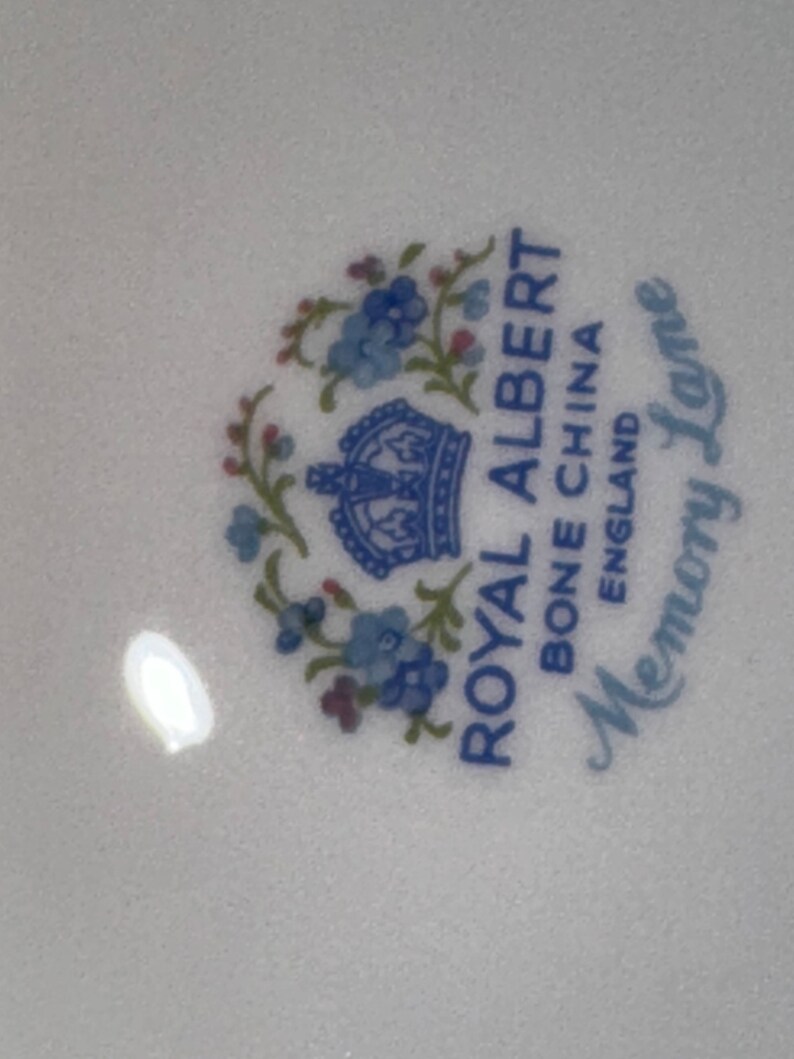 Royal Albert "memory Lane" Vintage 31 Pcs Dinner, Salad, Desert ...