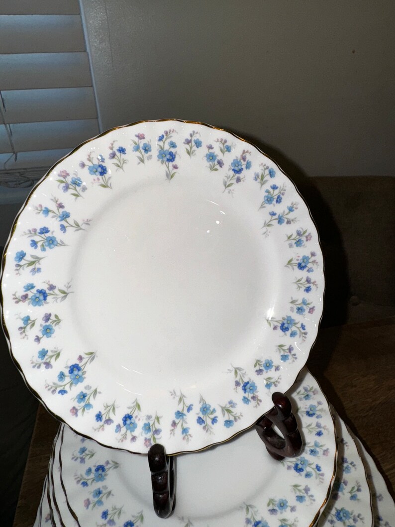 Royal Albert "memory Lane" Vintage 31 Pcs Dinner, Salad, Desert ...