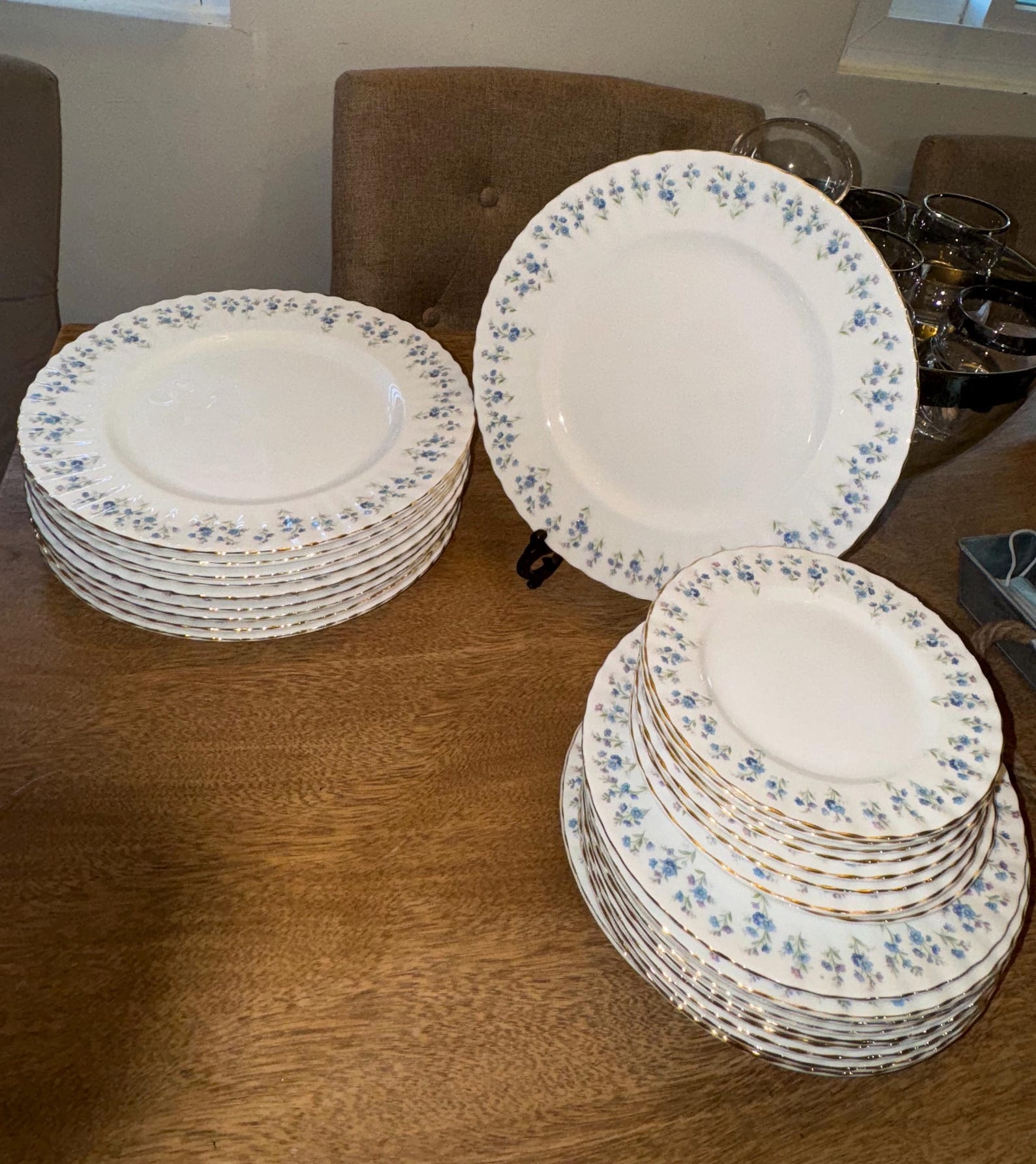 Royal Albert "memory Lane" Vintage 31 Pcs Dinner, Salad, Desert ...