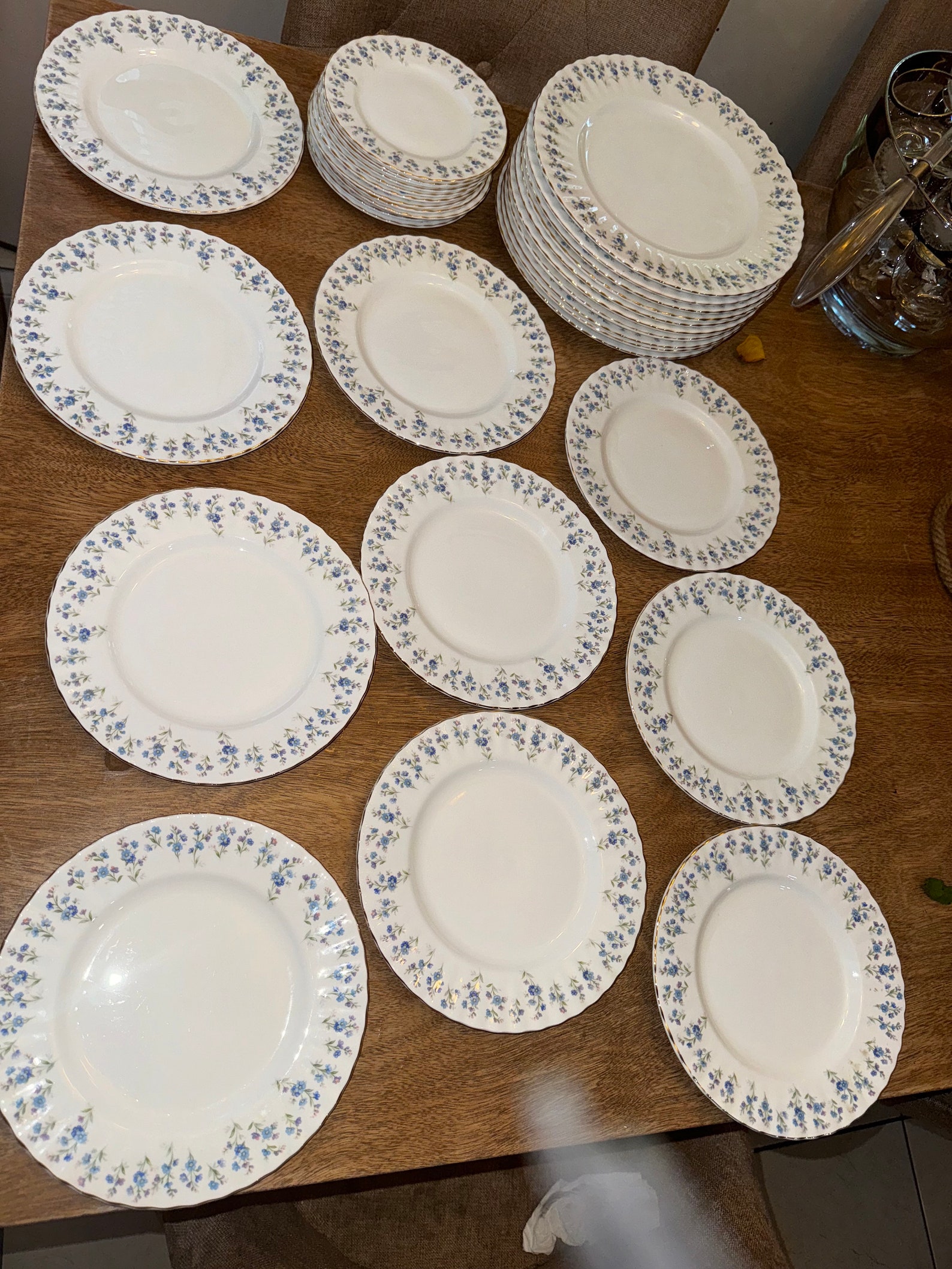 Royal Albert "memory Lane" Vintage 31 Pcs Dinner, Salad, Desert ...