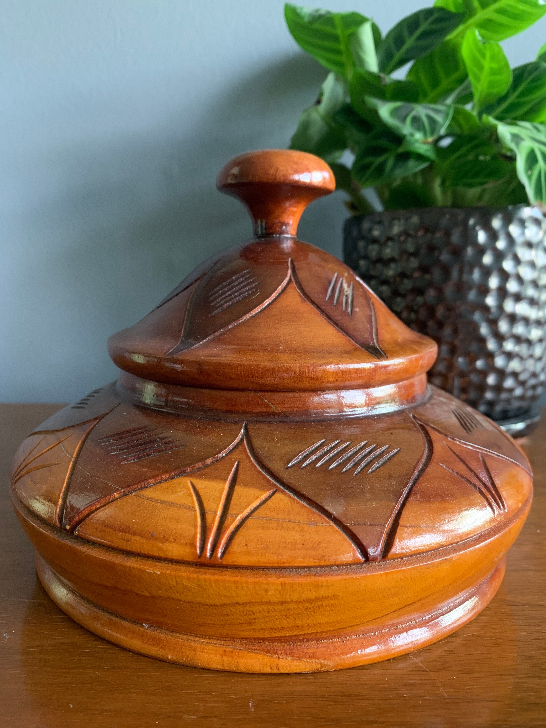 Vintage Round Wood Carved Box Turned Varnished Wood Trinket - Etsy