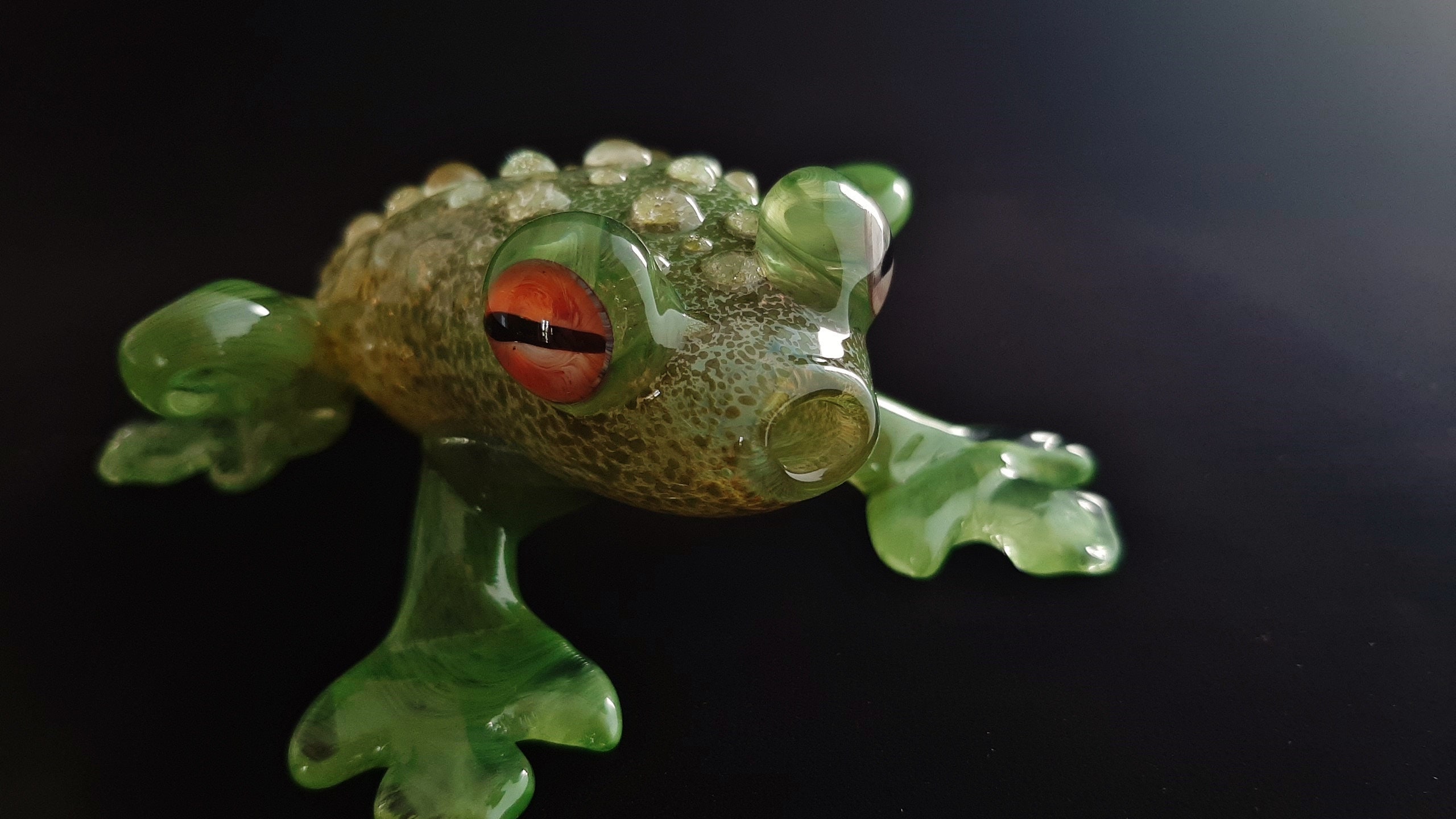 Glass Frog Pipe | UV Glow | Color Changing | Unique Functional Glass ...
