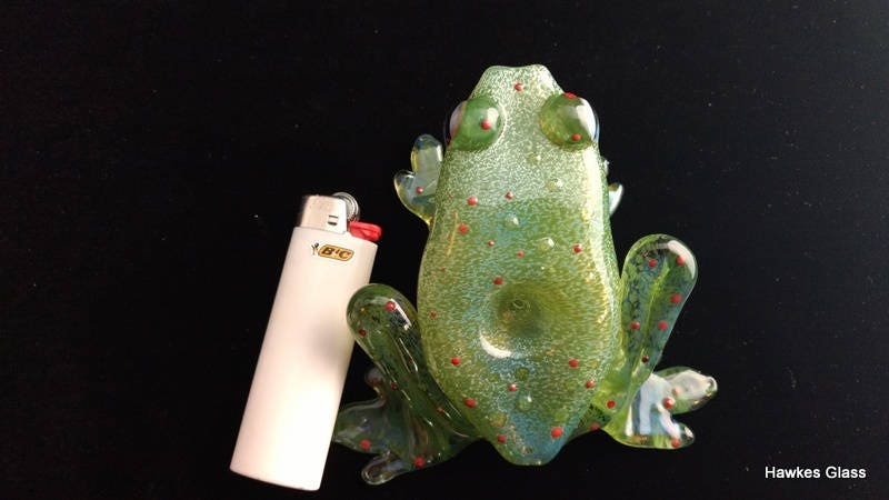 Glass Frog Pipe (UV Glow)