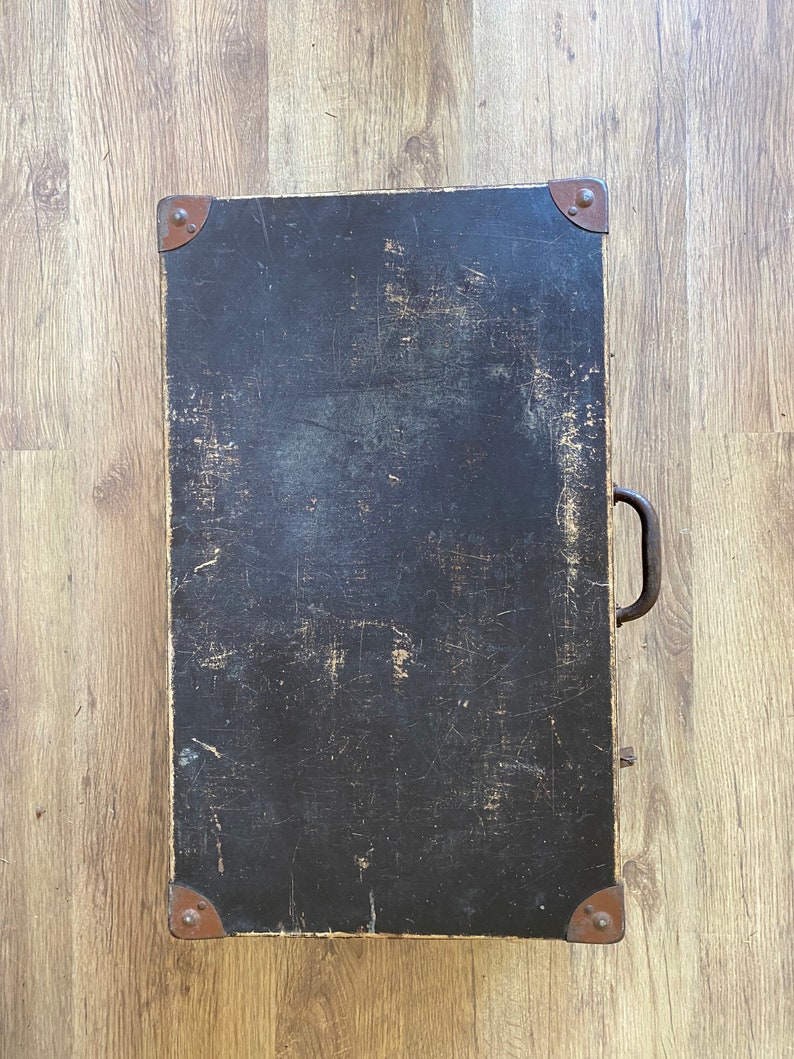 Old Vintage Suitcase, Metal Handle, Wood Frame Construction. Well Lined ...