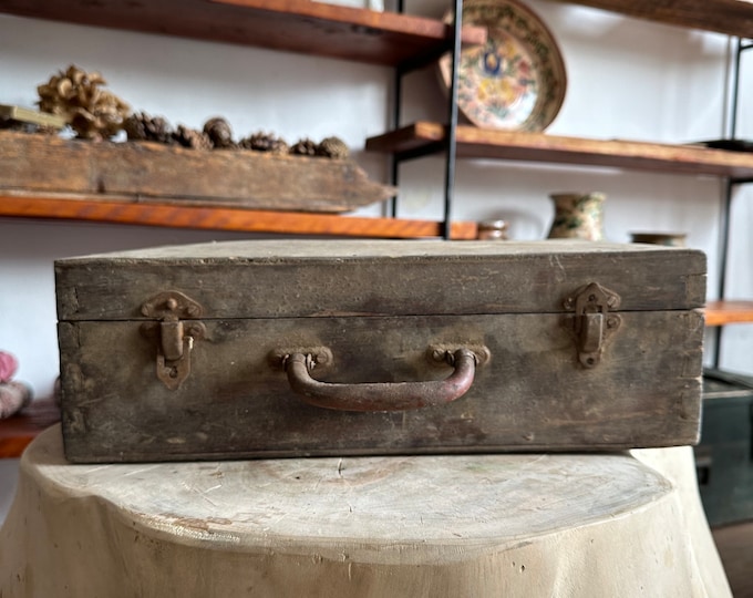 Antique Rustic Wooden Tool Trunk or Painters Storage Box, Gnarly Shabby ...