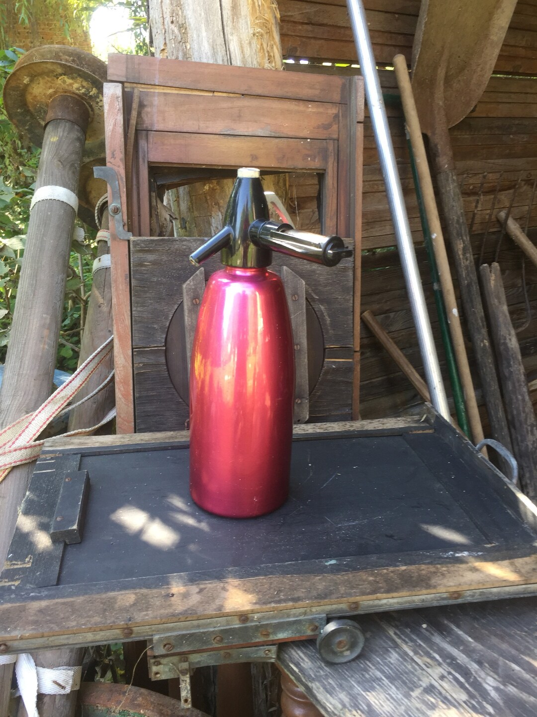 Classic Retro Seltzer, 1970's Central European Soda Siphon, Cherry Red ...