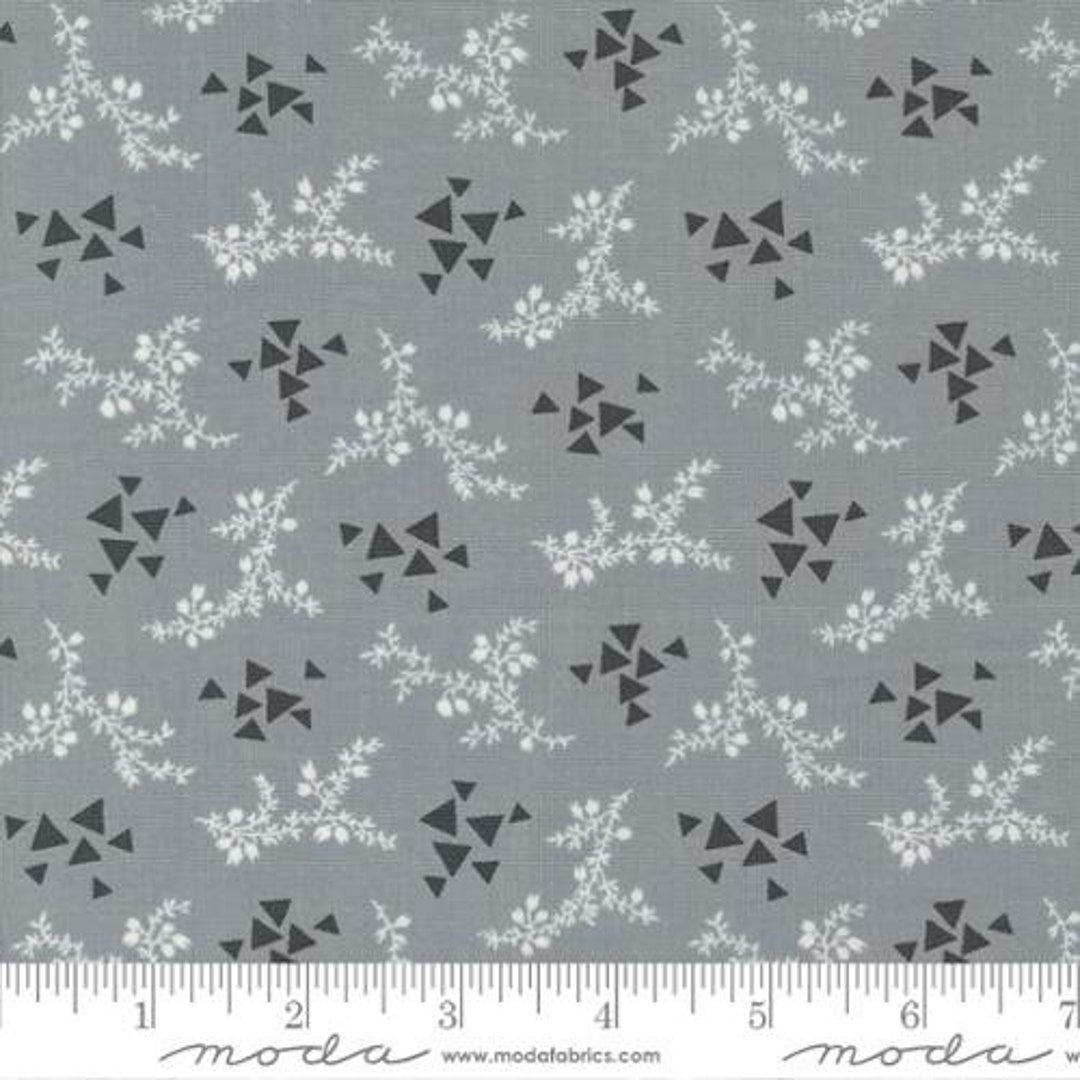 Rustic Gatherings Triangle Toss Steel by Primitive Gatherings for Moda ...