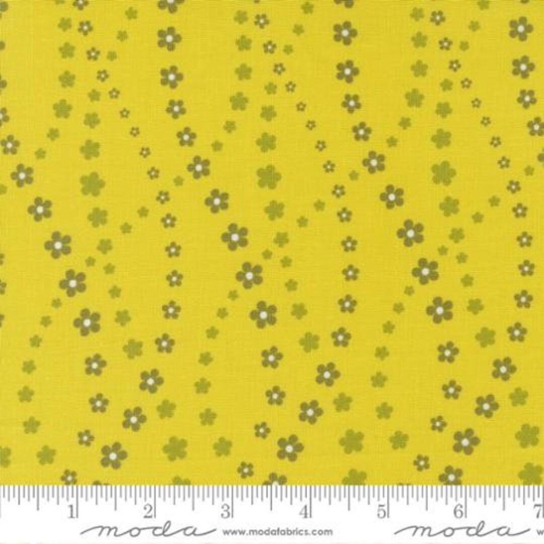 Flower Power Lazy Daisy Citrine by Maureen Mccormick for Moda Fabrics ...