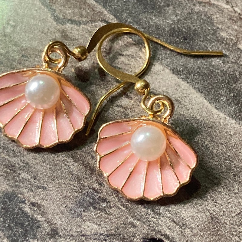 Clams Shell Earring - Etsy